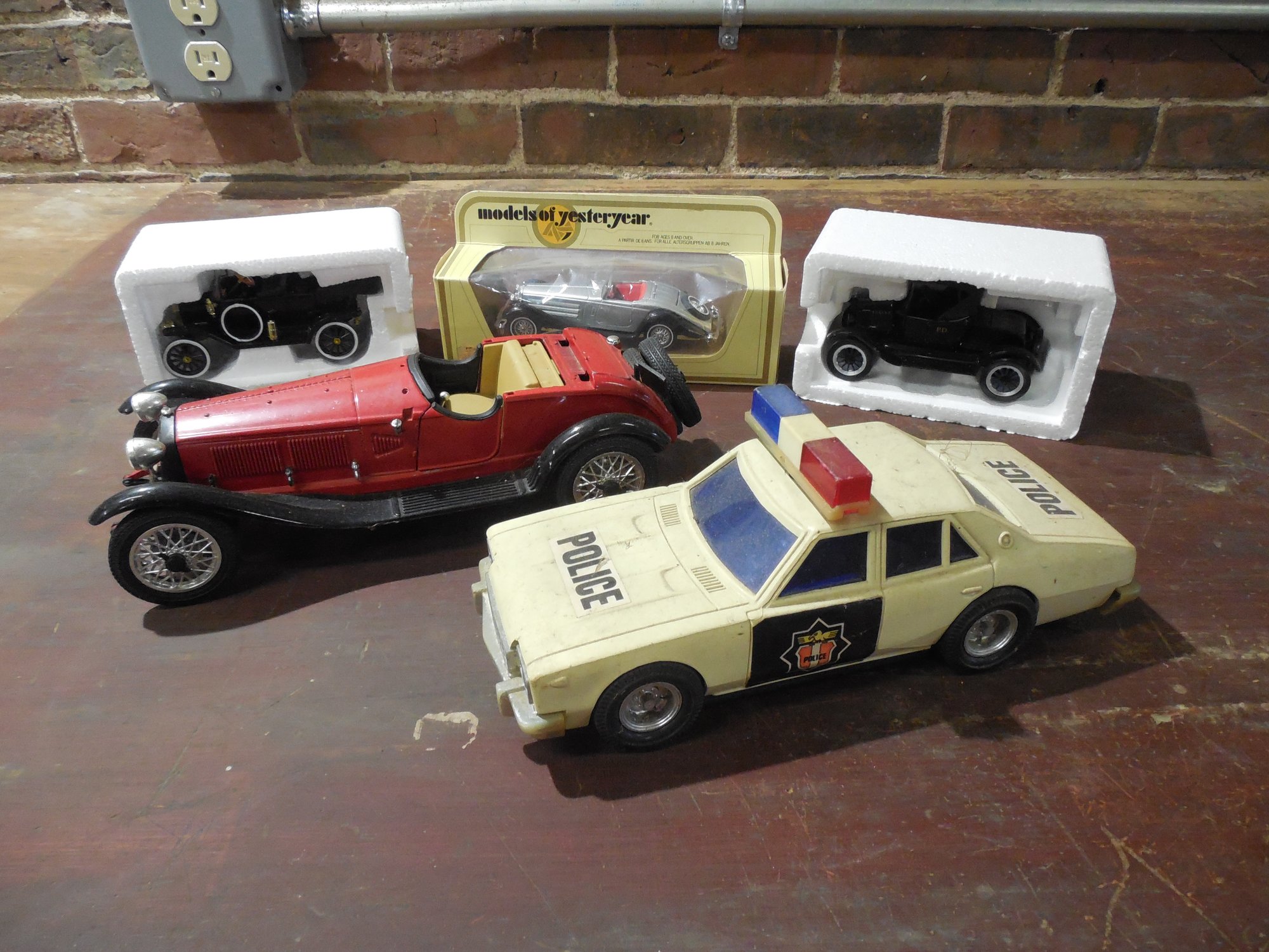 Lot Of Vintage Model Cars, Multiple Scales #4415 | Auctionninja.com