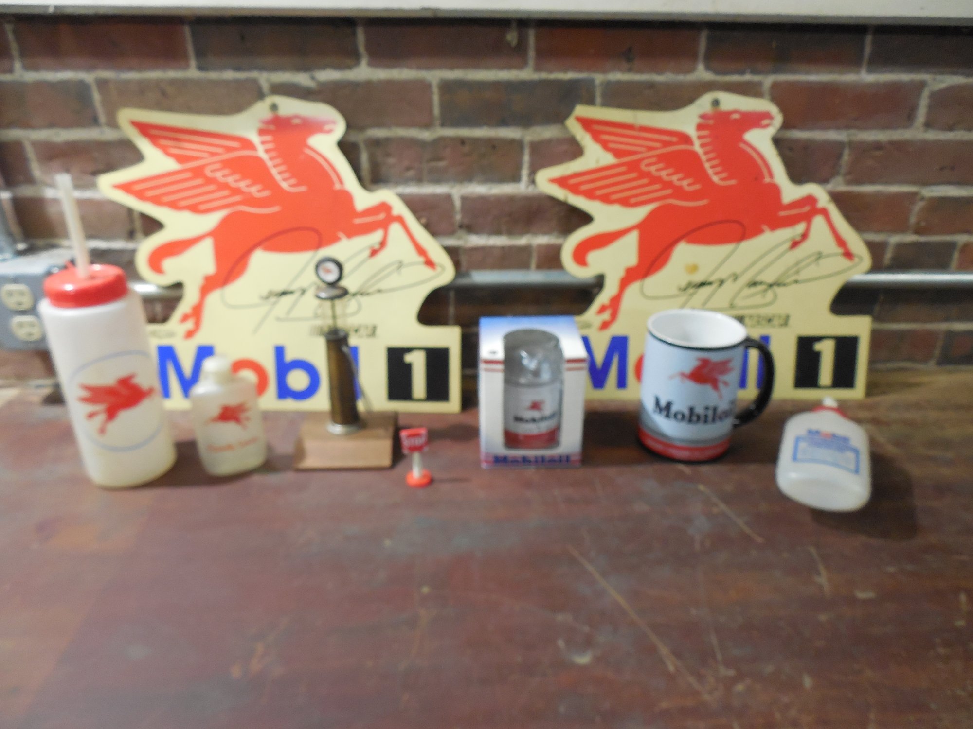 Lot Of Vintage Mobile Gas Collectibles #4416 | Auctionninja.com