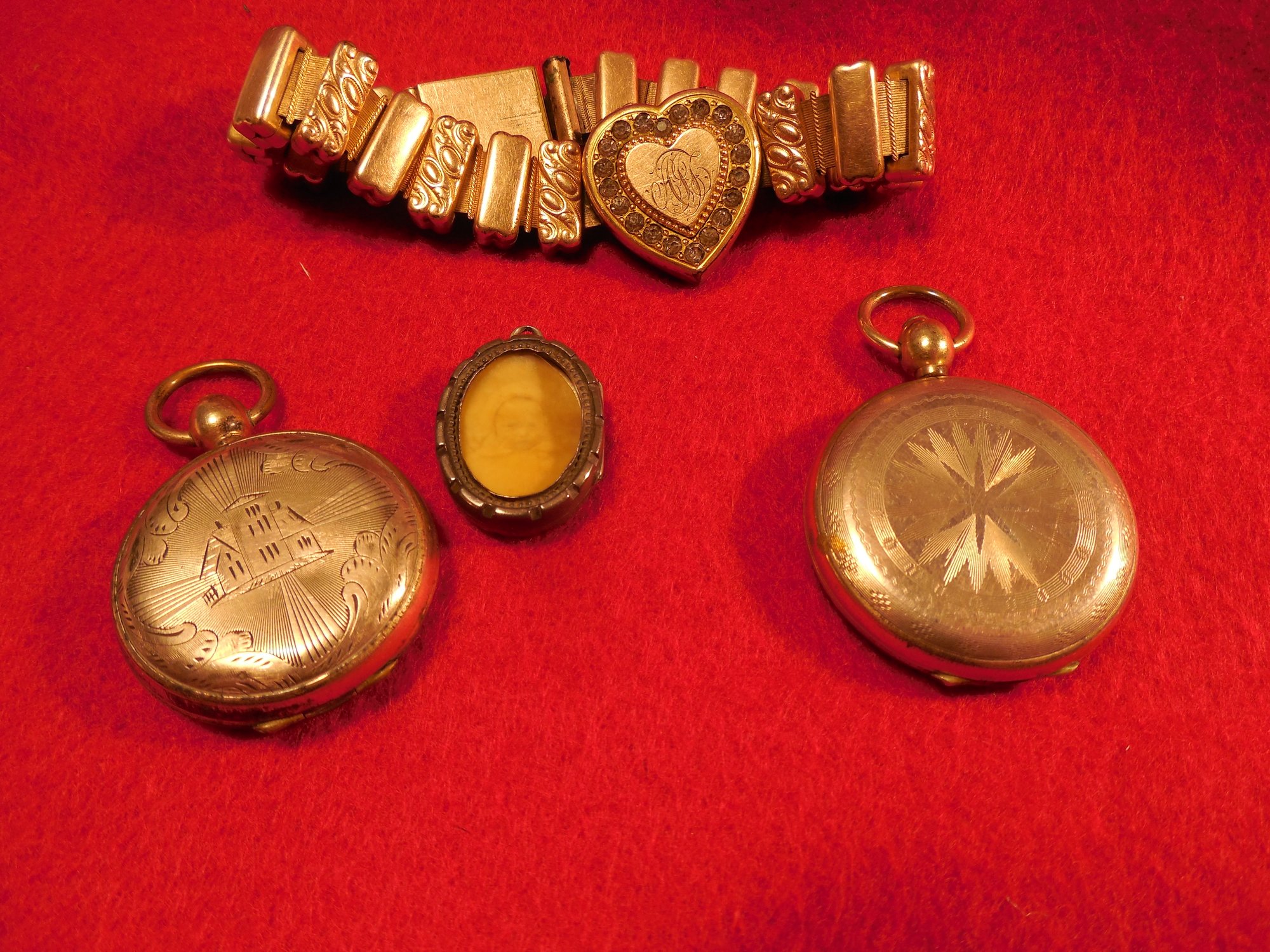 Four Antique Lockets Some With Photos #4473 | Auctionninja.com