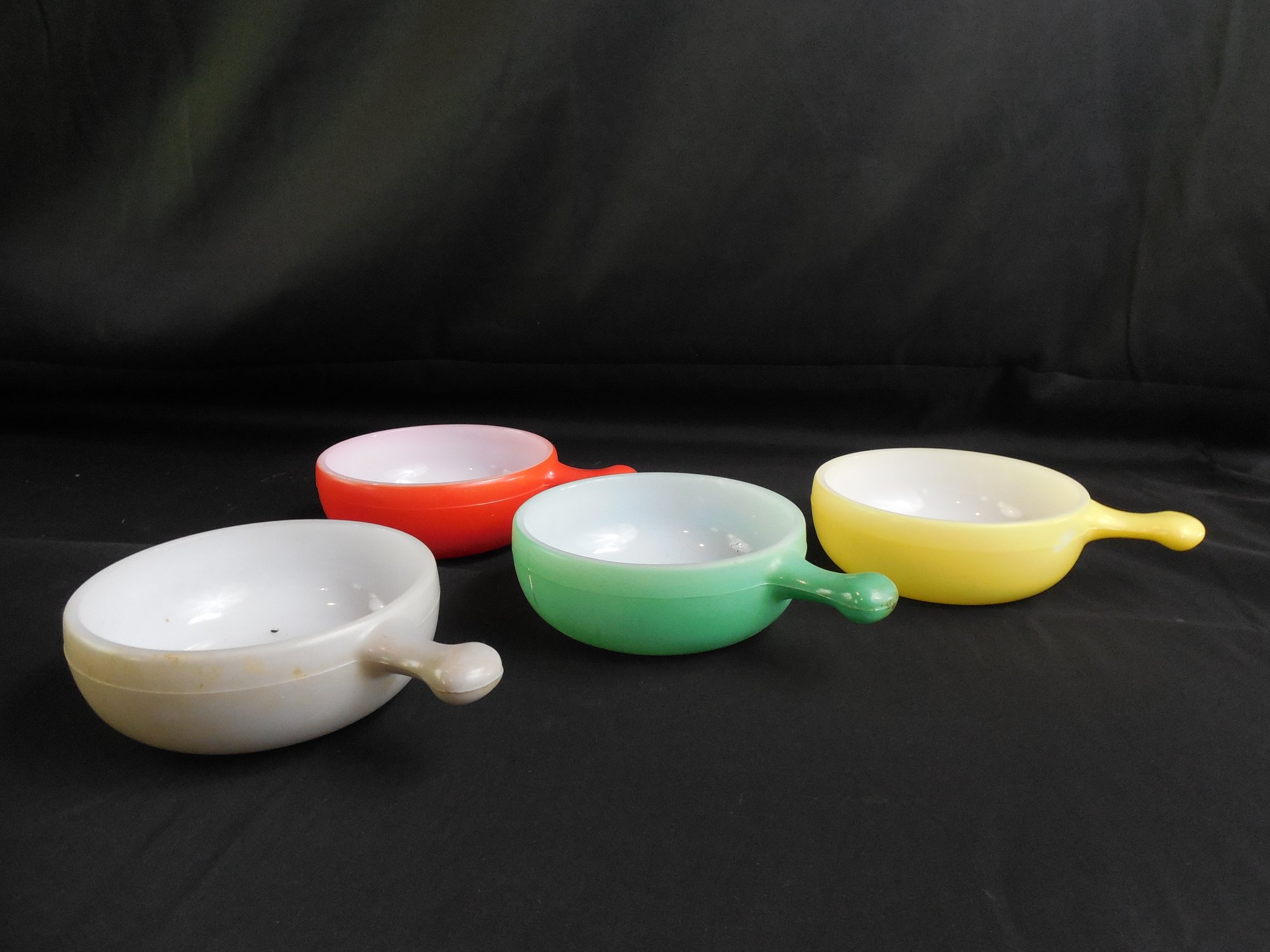 Large Lot Of Pyrex Including Amish Butterprint & Lace Medallion ...