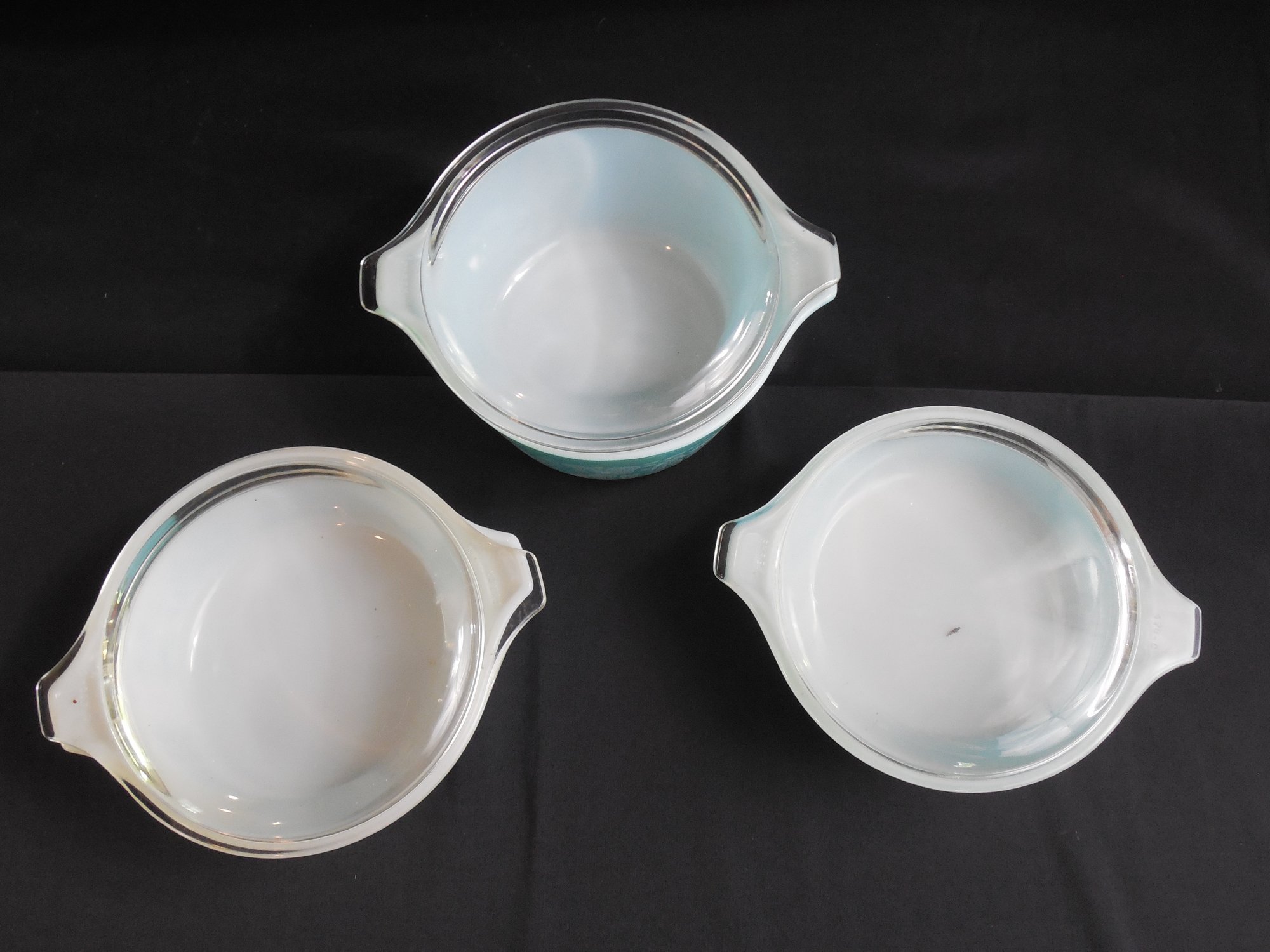 Large Lot Of Pyrex Including Amish Butterprint & Lace Medallion ...