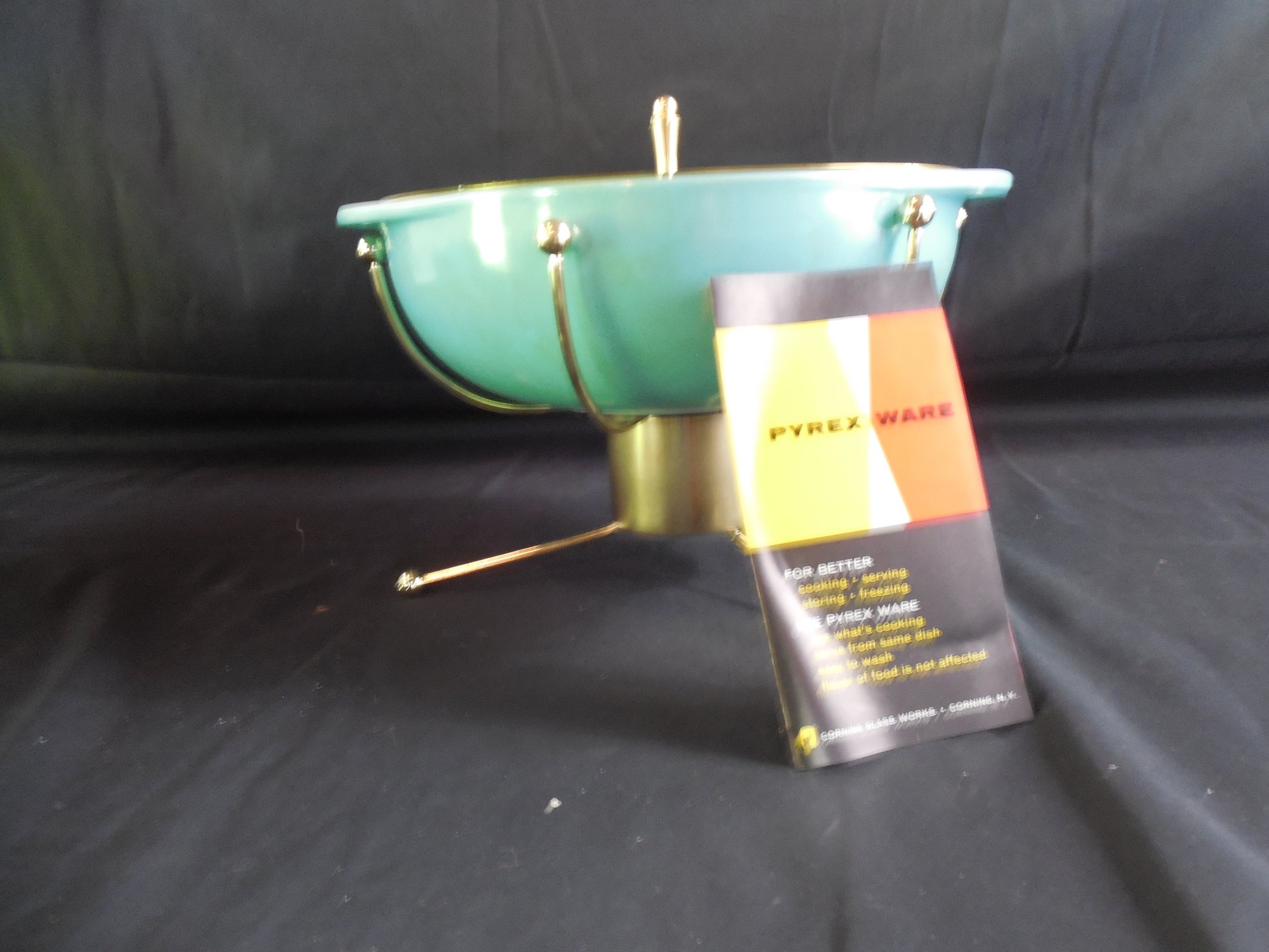 #924CM Pyrex 2 Quart Casserole & Warmer In Box #6149 | Auctionninja.com