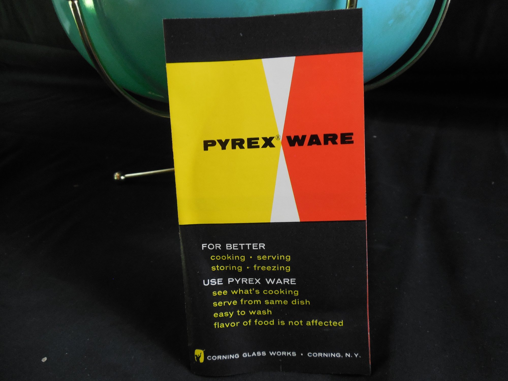 #924CM Pyrex 2 Quart Casserole & Warmer In Box #6149 | Auctionninja.com