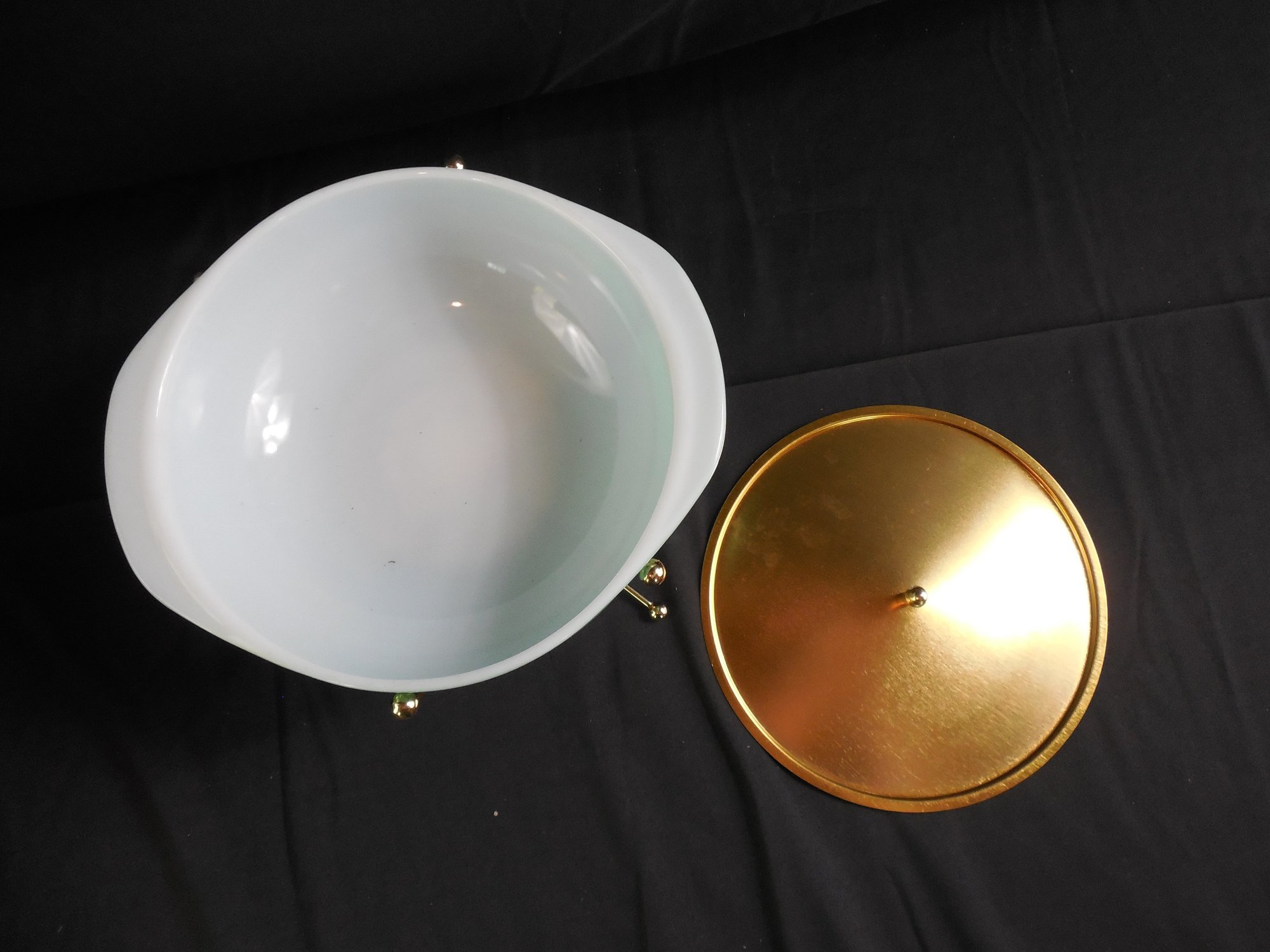 #924CM Pyrex 2 Quart Casserole & Warmer In Box #6149 | Auctionninja.com