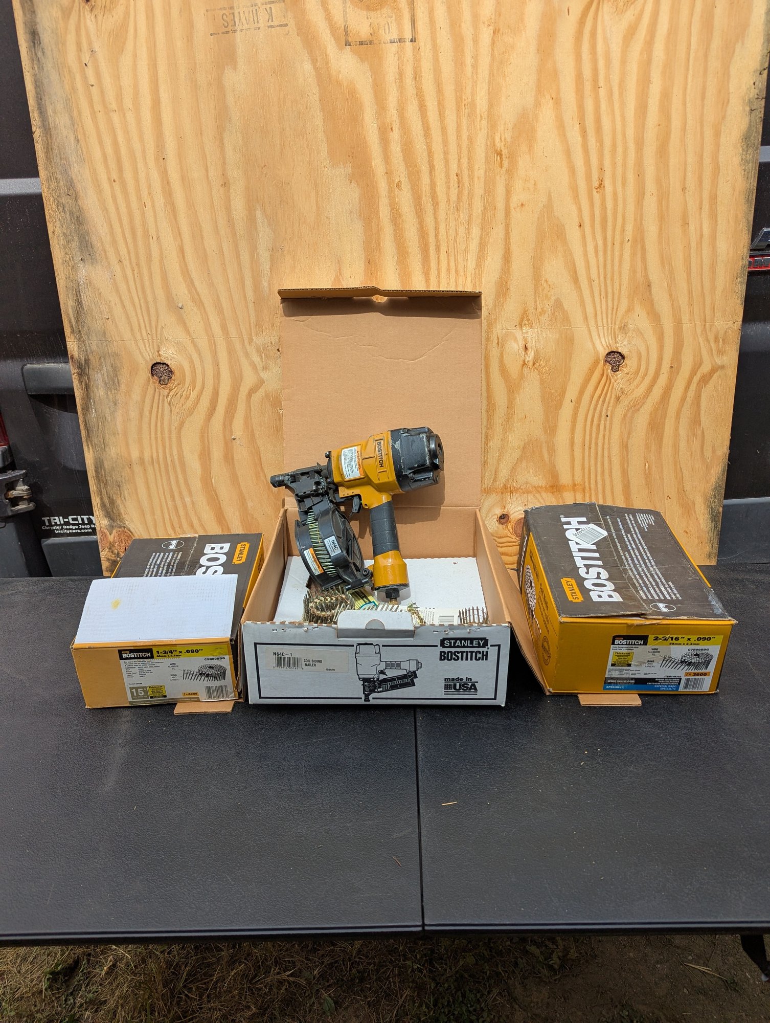 Bostitch Magnesium N64C Coil Nailer Nail Gun With Nails #7576 ...