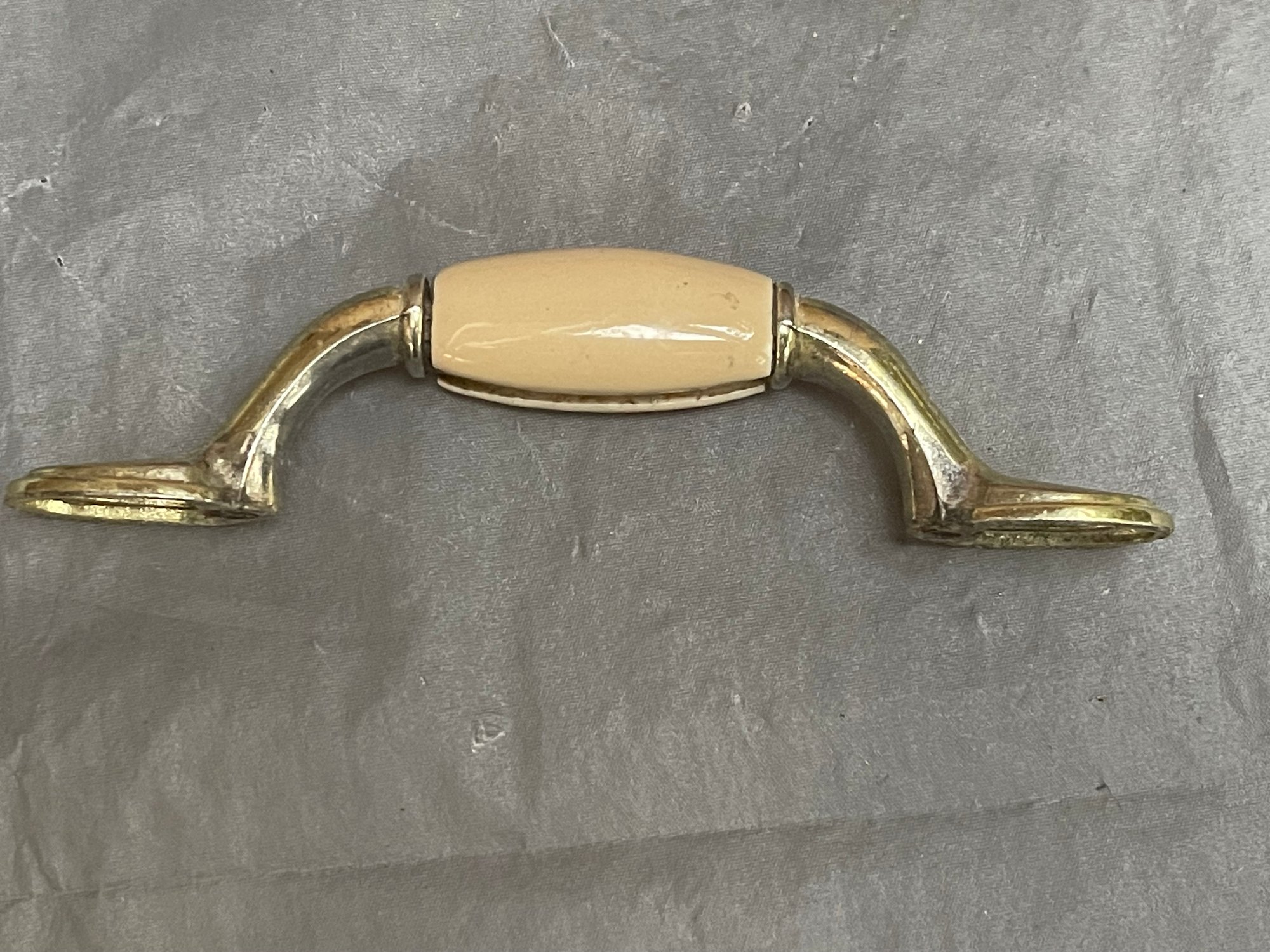Set Of 37 Vintage Cabinet Handles #6408 | Auctionninja.com