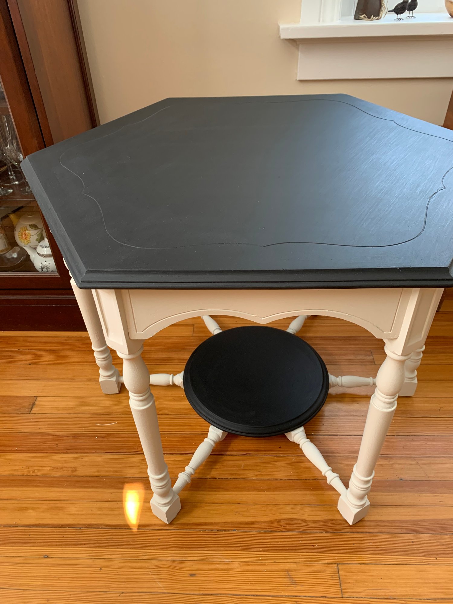 Refurbish Vintage Side Table #4573 | Auctionninja.com