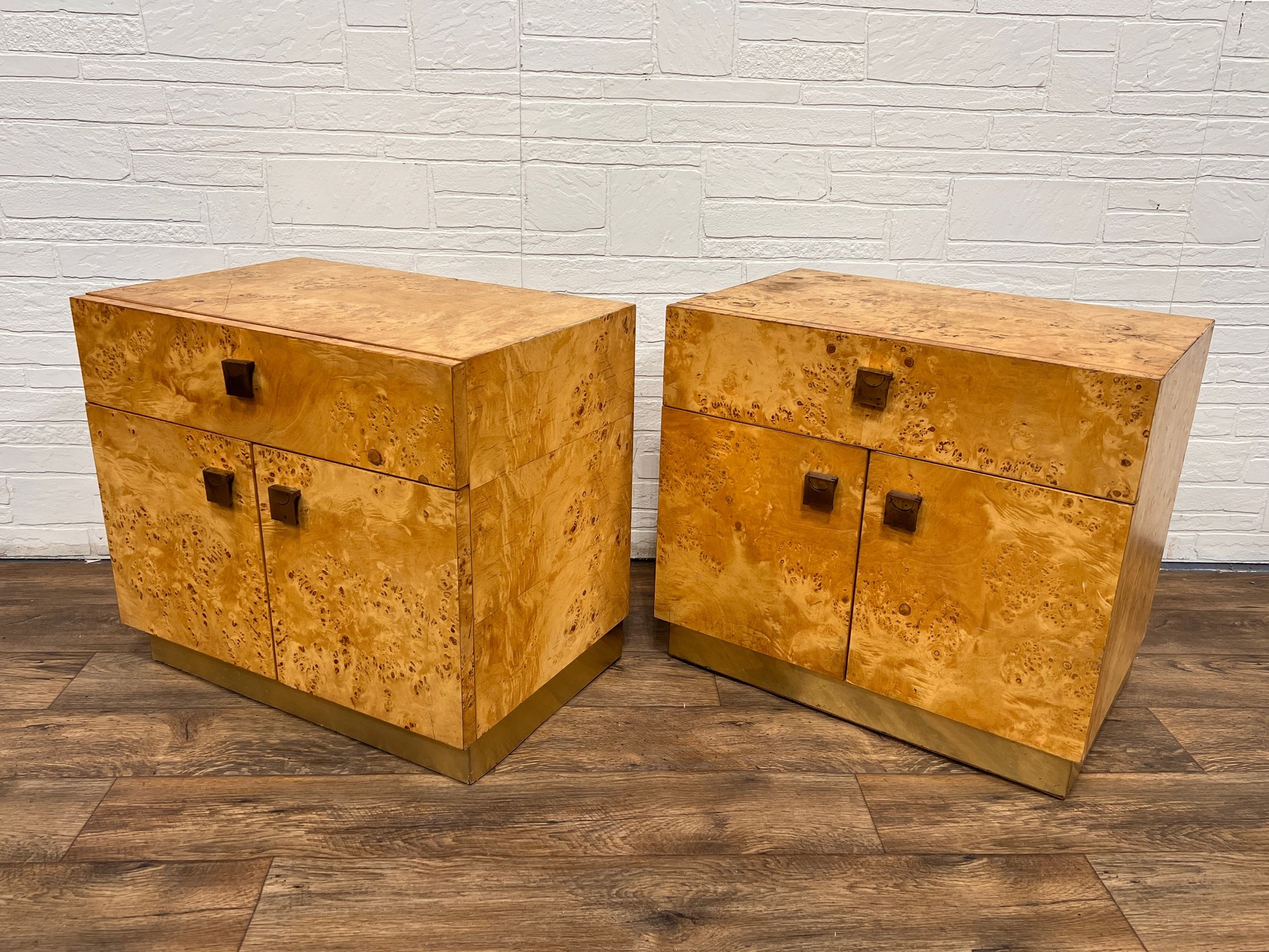 Beautiful Pair Of Burl Wood Nightstands By Milo Baughman #128034 ...