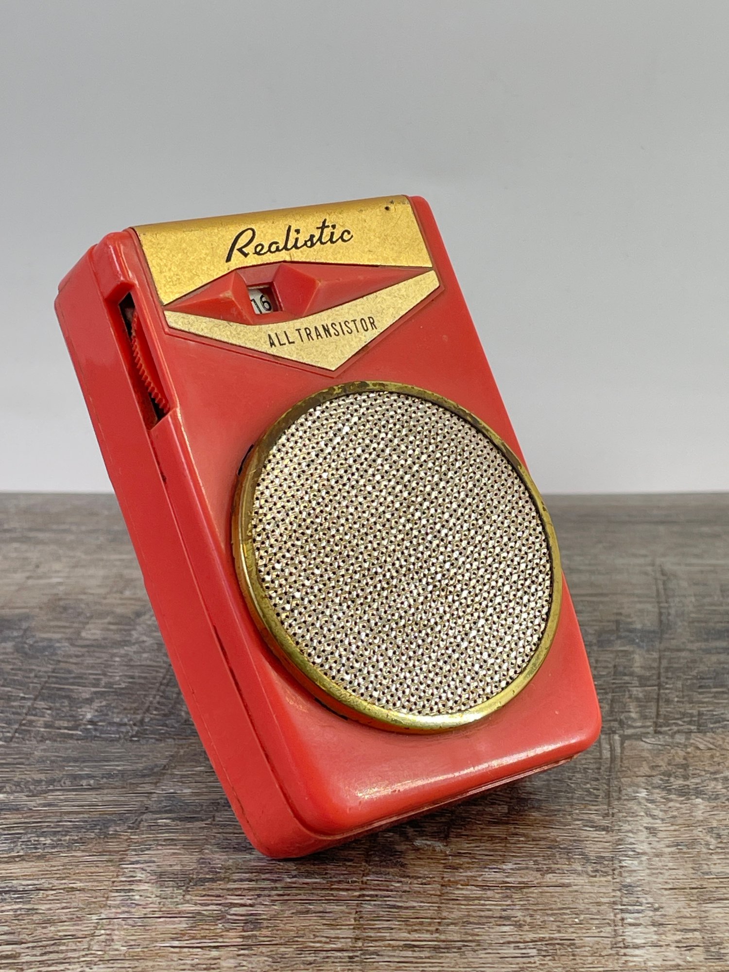 Vintage Red Realtone 16 (or TR-16) All-transistor Radio #166605 ...