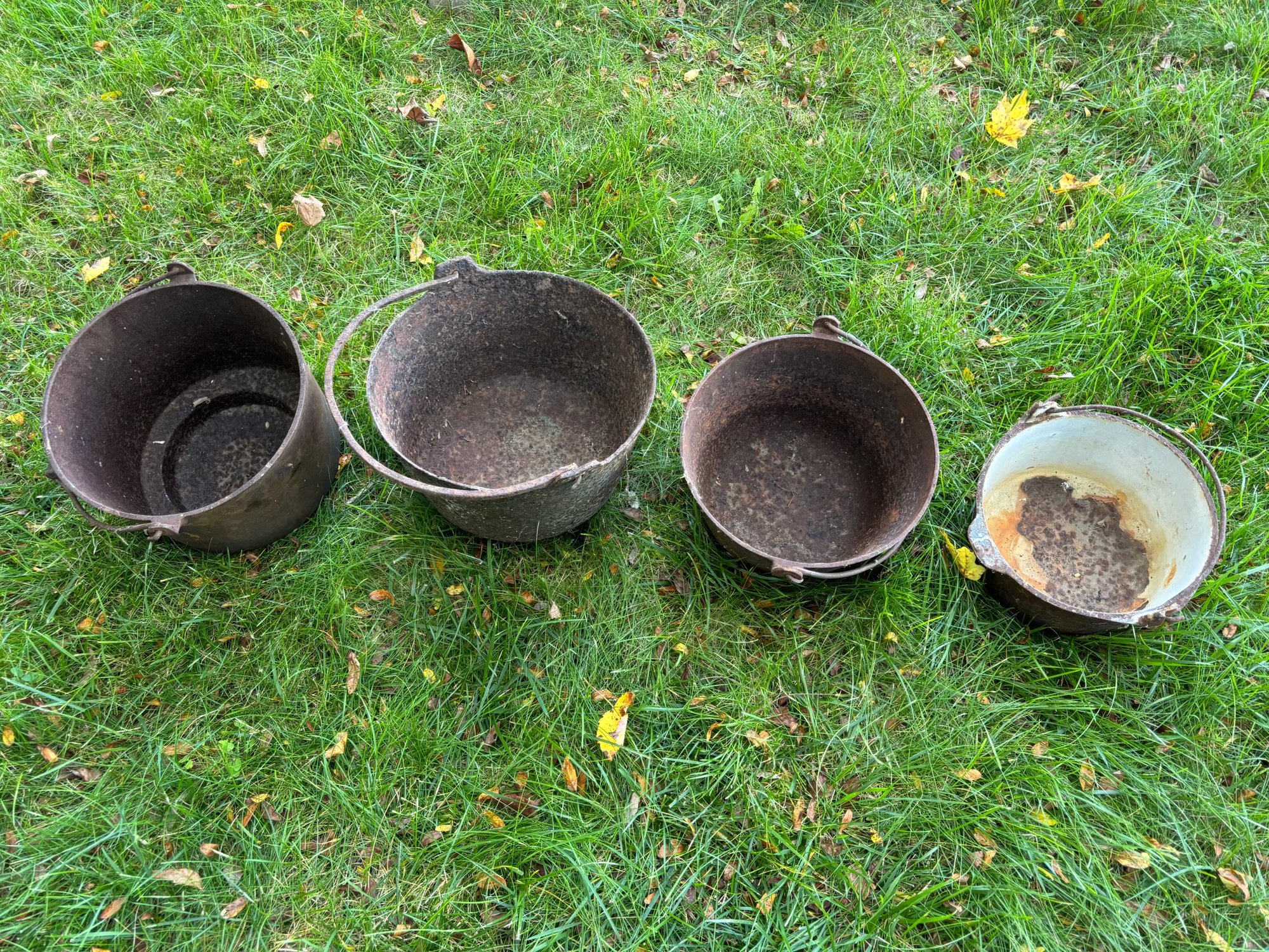 Antique Cast Iron Pots #113807 | Auctionninja.com