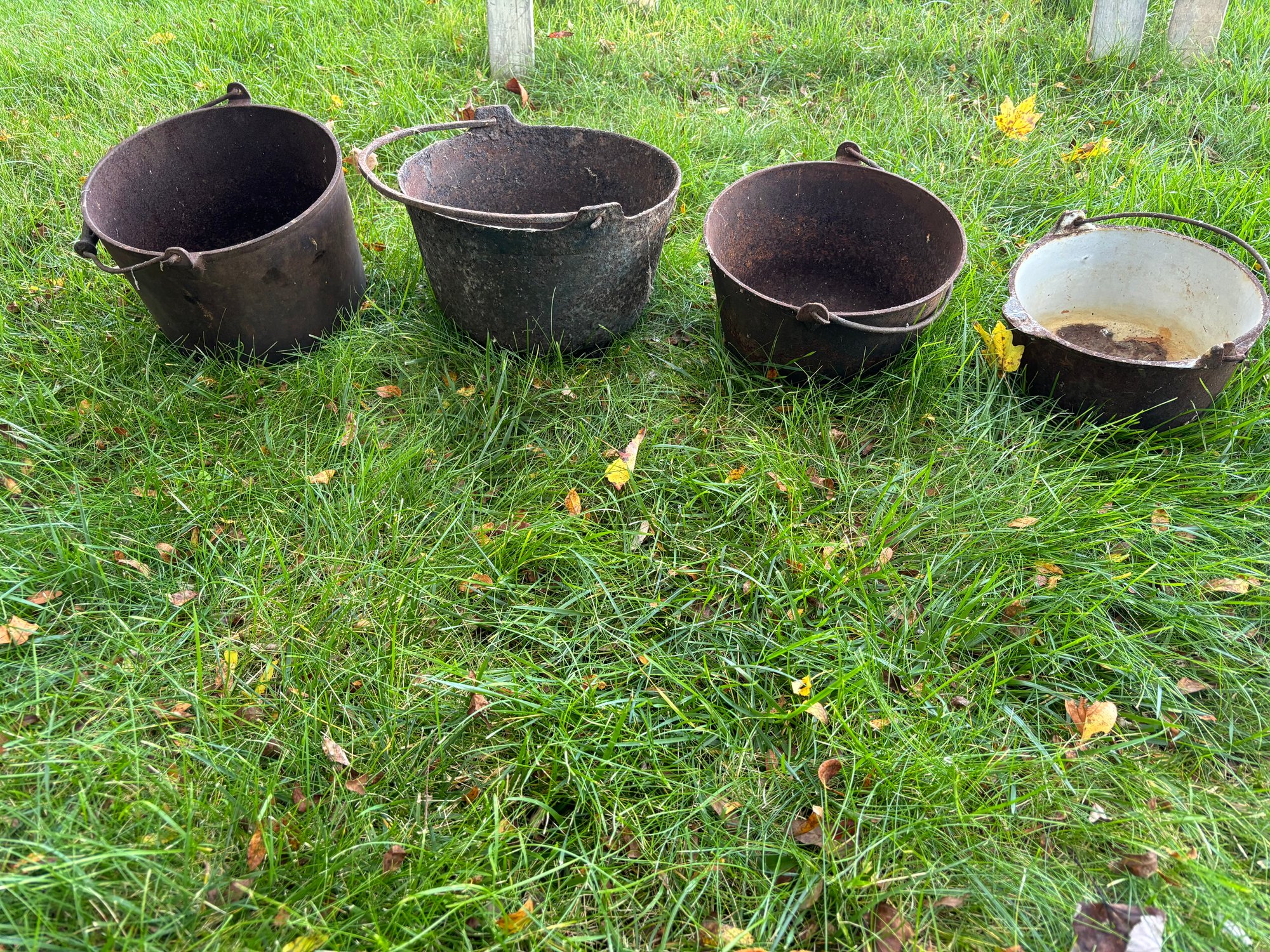 Antique Cast Iron Pots #113807 | Auctionninja.com