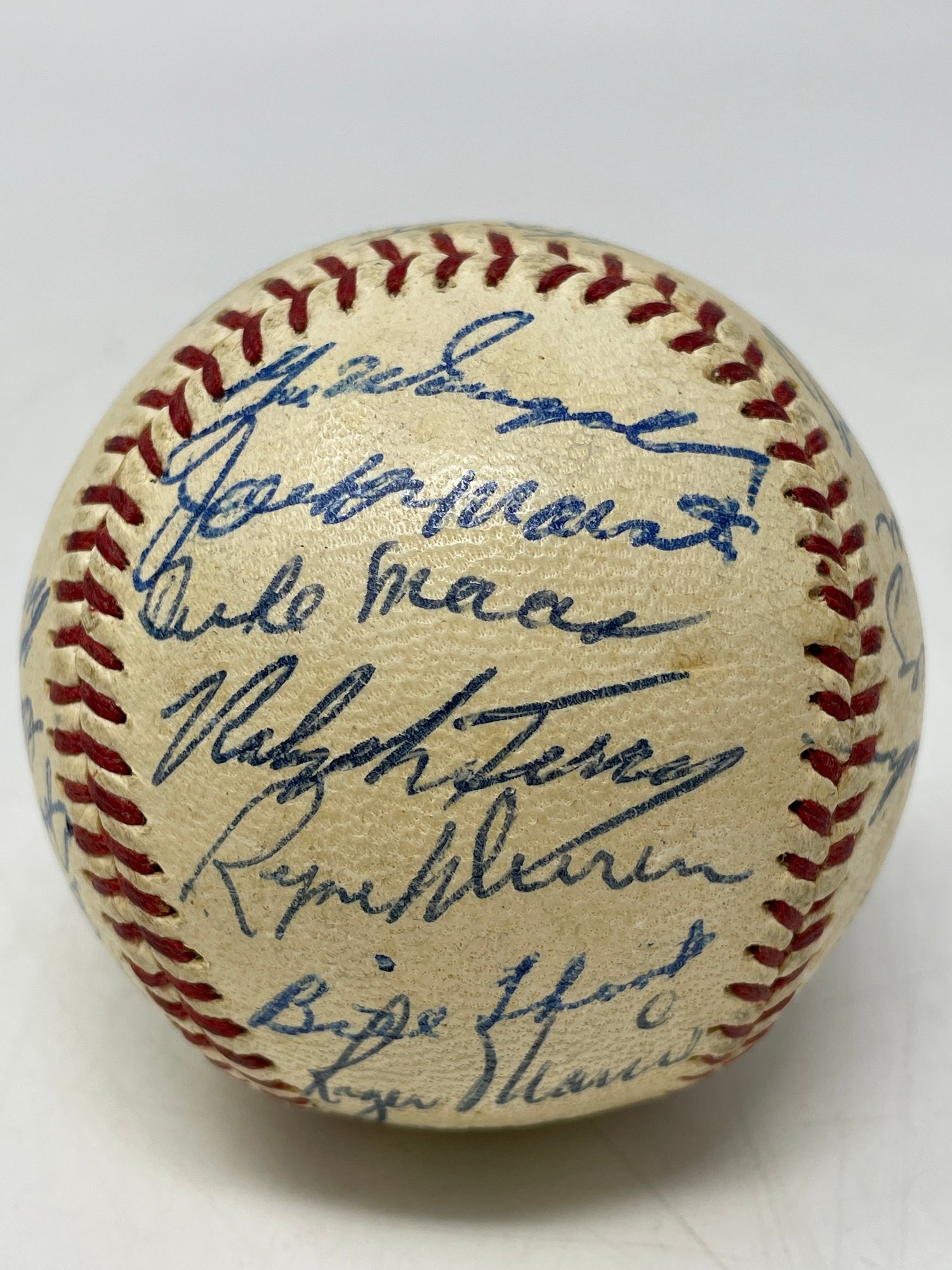 New York Yankees Signed Ball #109665 | Auctionninja.com