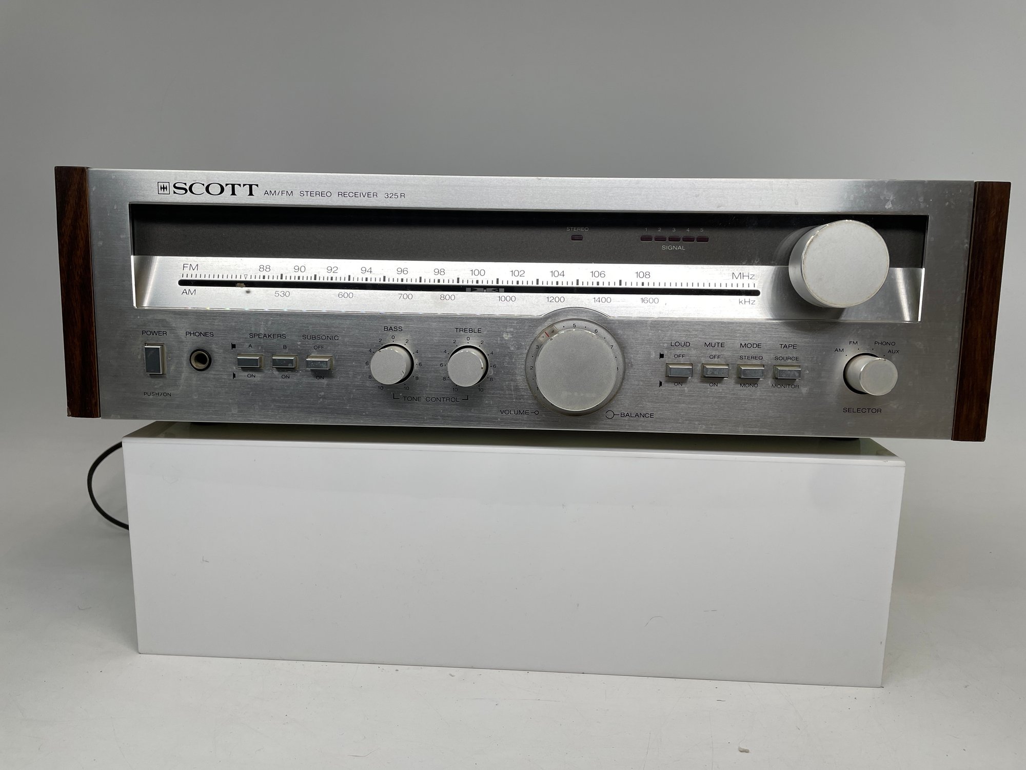 Scott AM/FM Stereo Receiver 325R #154788 | Auctionninja.com