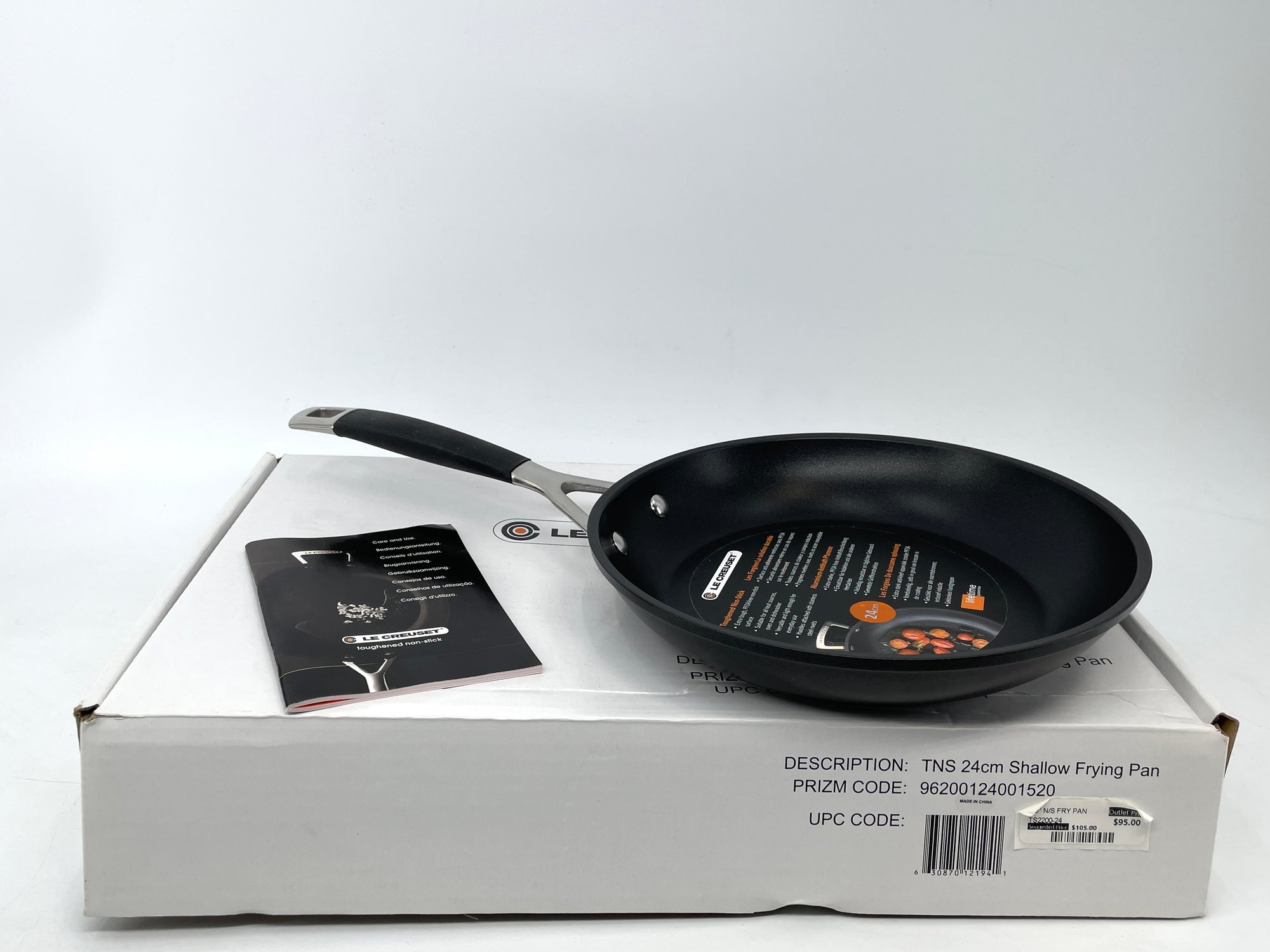NEW! Le Creuset Shallow Frying Pan #133092 | Auctionninja.com