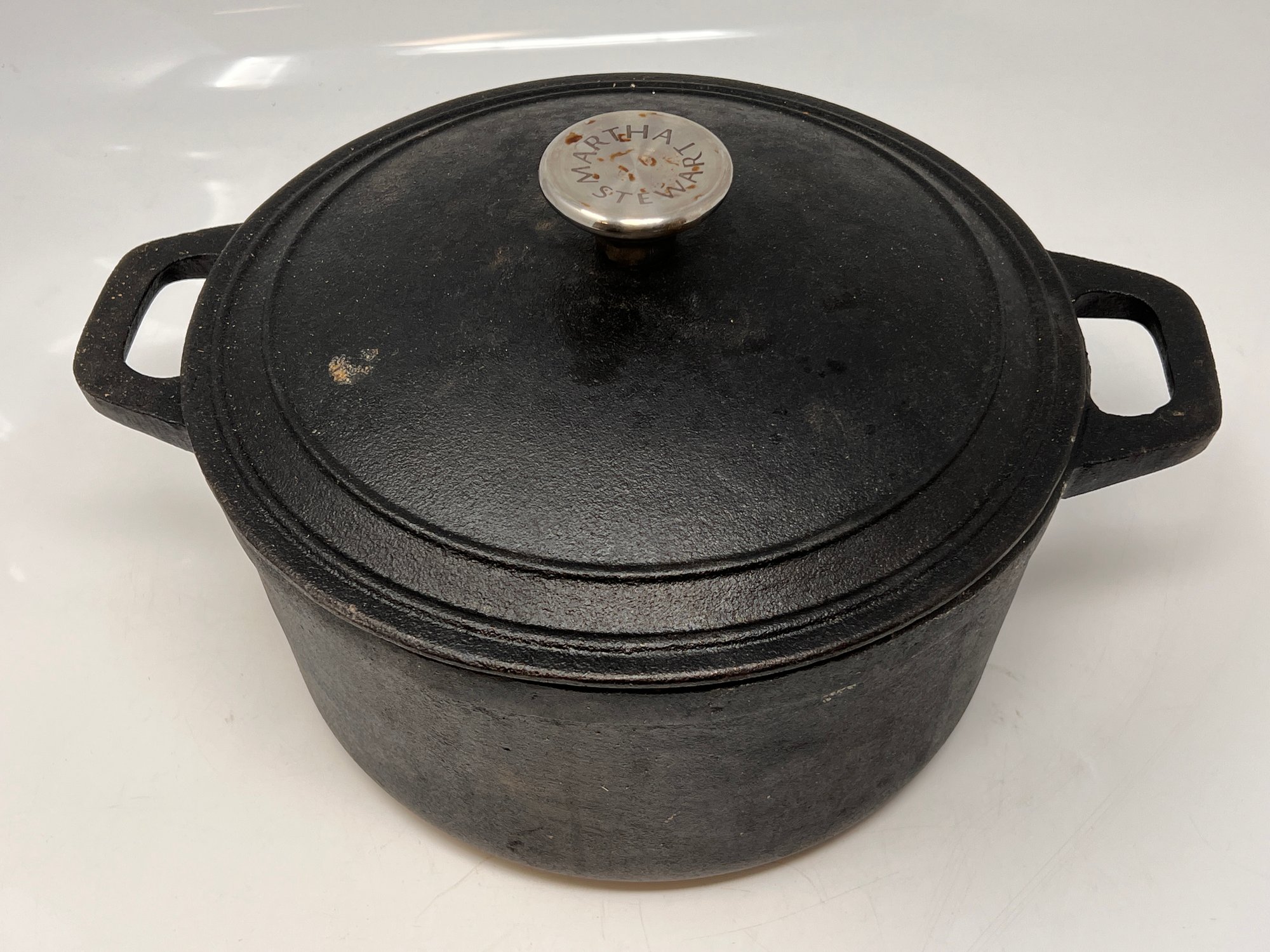 Cast Iron Dutch Oven #122446 | Auctionninja.com