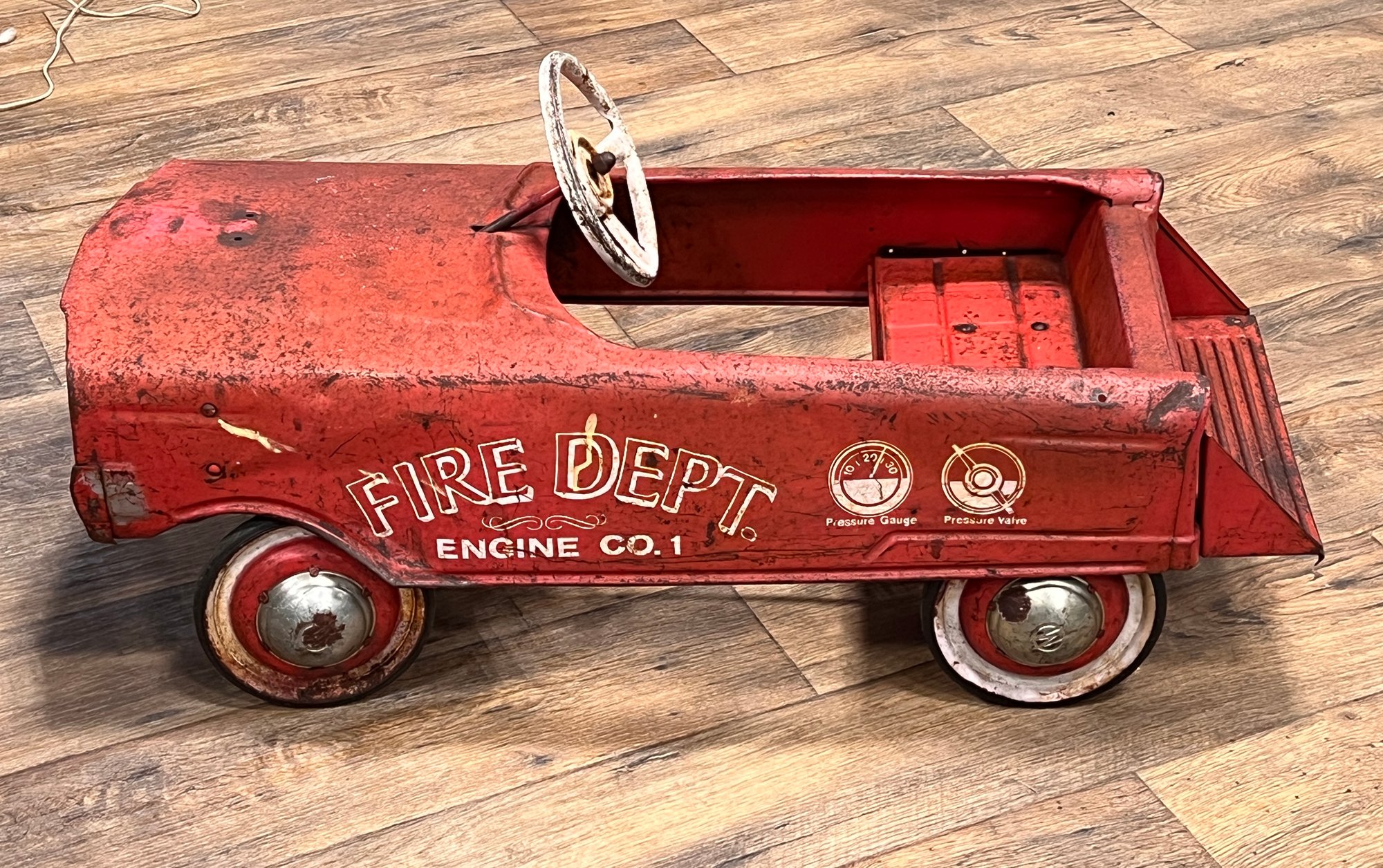 Murray Battalion No. 1 Fire Truck - Metal Pressed Pedal Car #124867 | Auctionninja.com