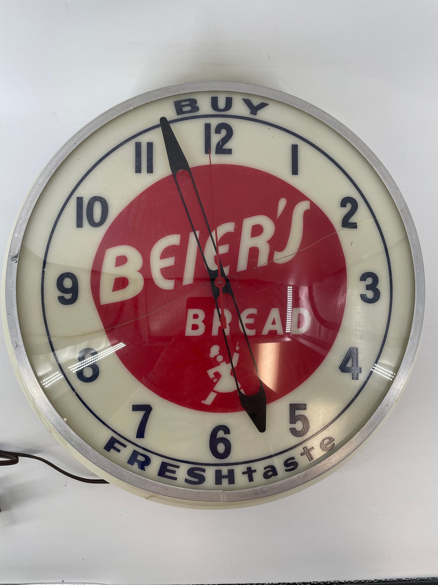 Vintage Beier's Bread "Fresh Taste" Clock #138155 | Auctionninja.com