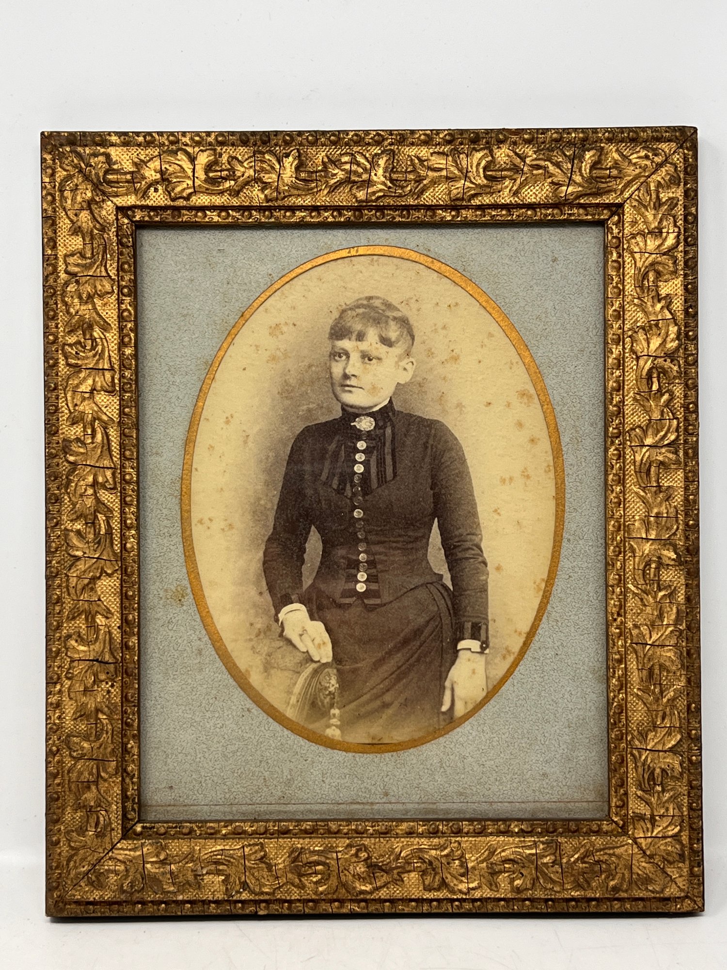 Antique Frame With Female Portrait - Photograph #115981 | Auctionninja.com