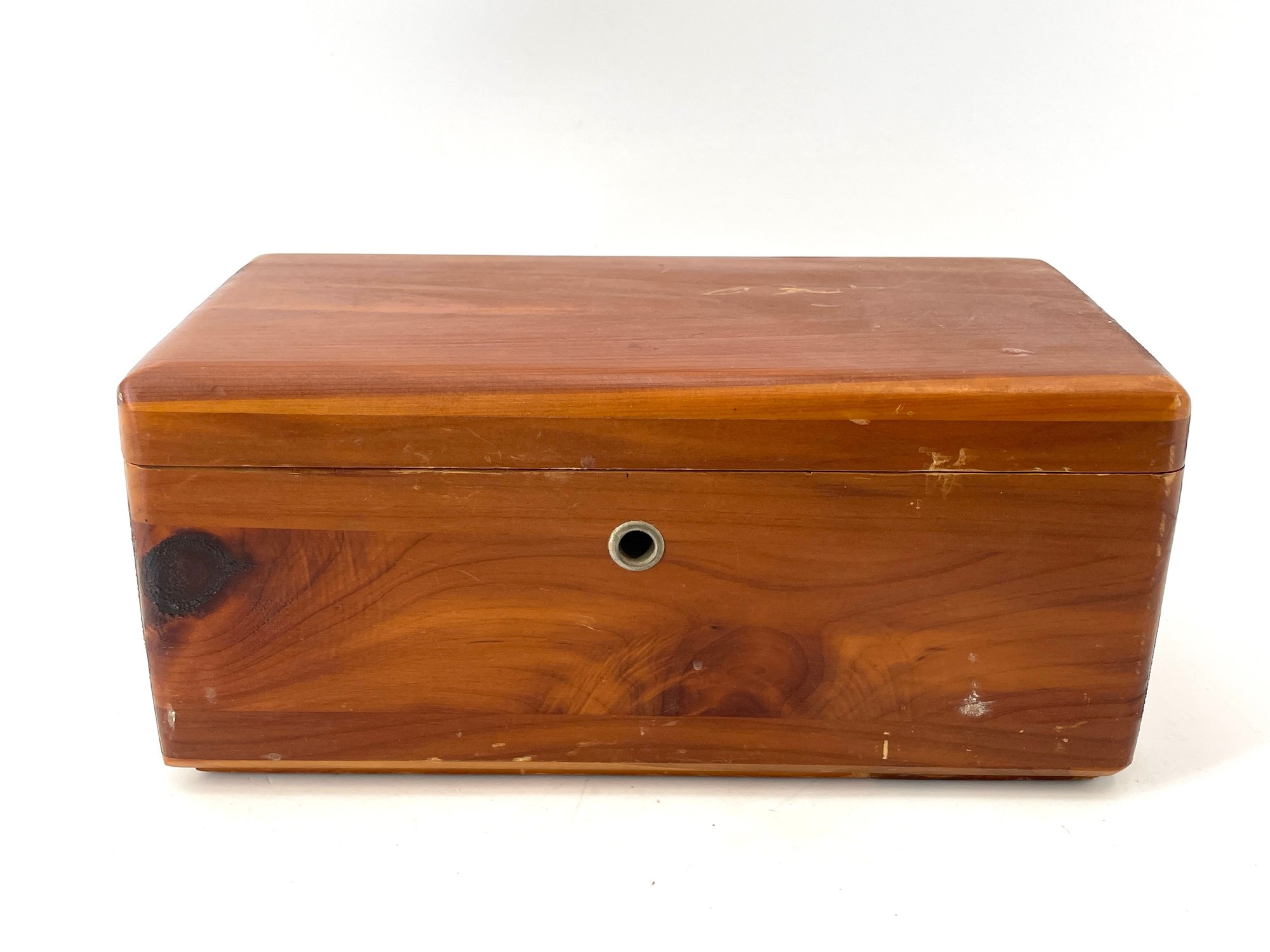 Vintage Lane Cedar Box #143023 | Auctionninja.com