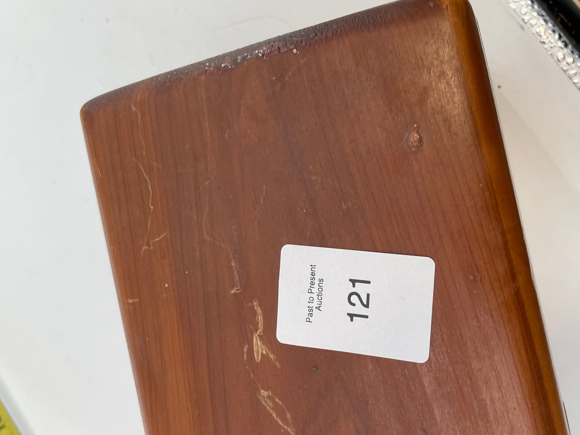 Vintage Lane Cedar Box #143023 | Auctionninja.com