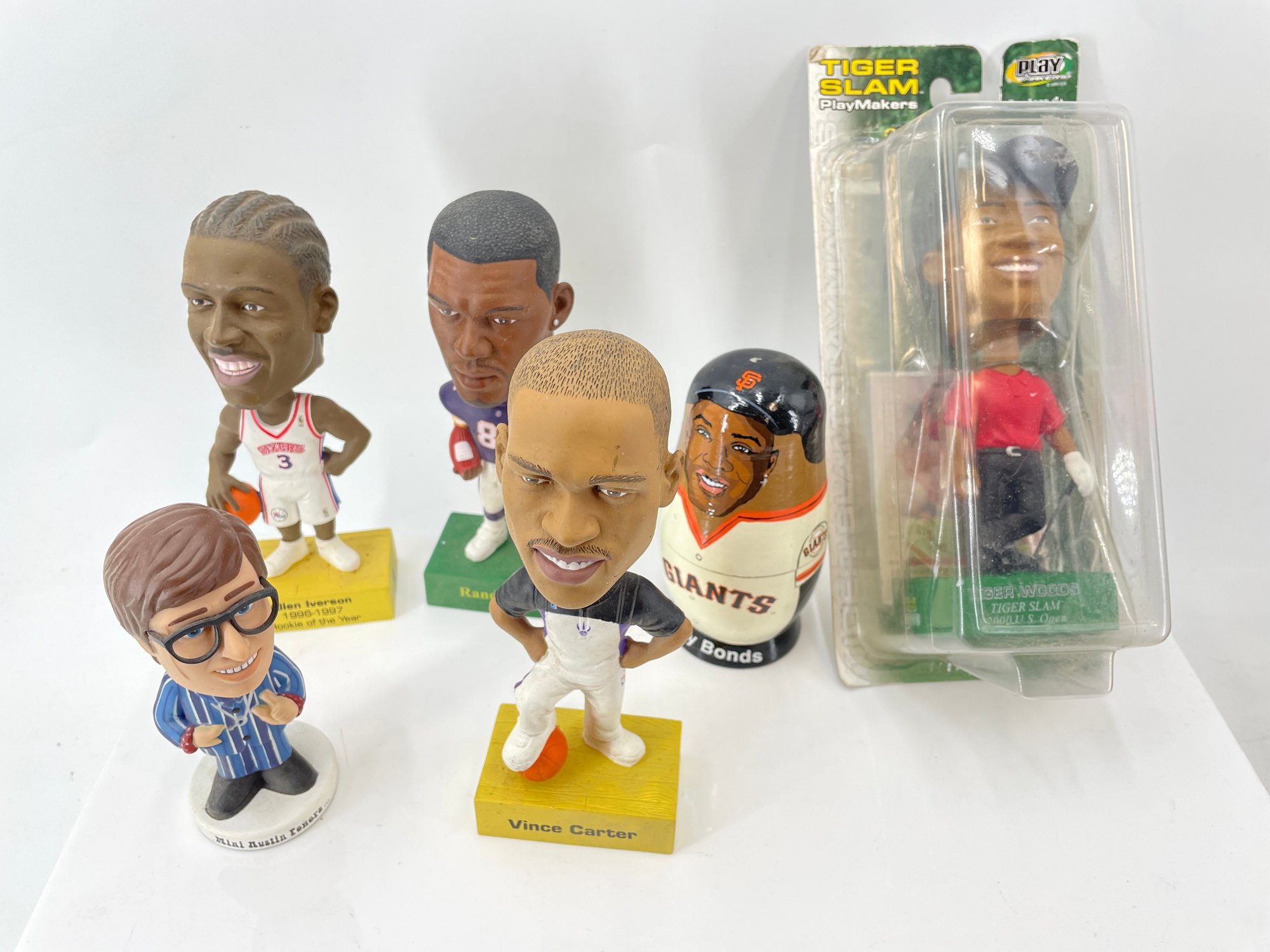 Group Of Vintage Bobbleheads And More #148769 | Auctionninja.com