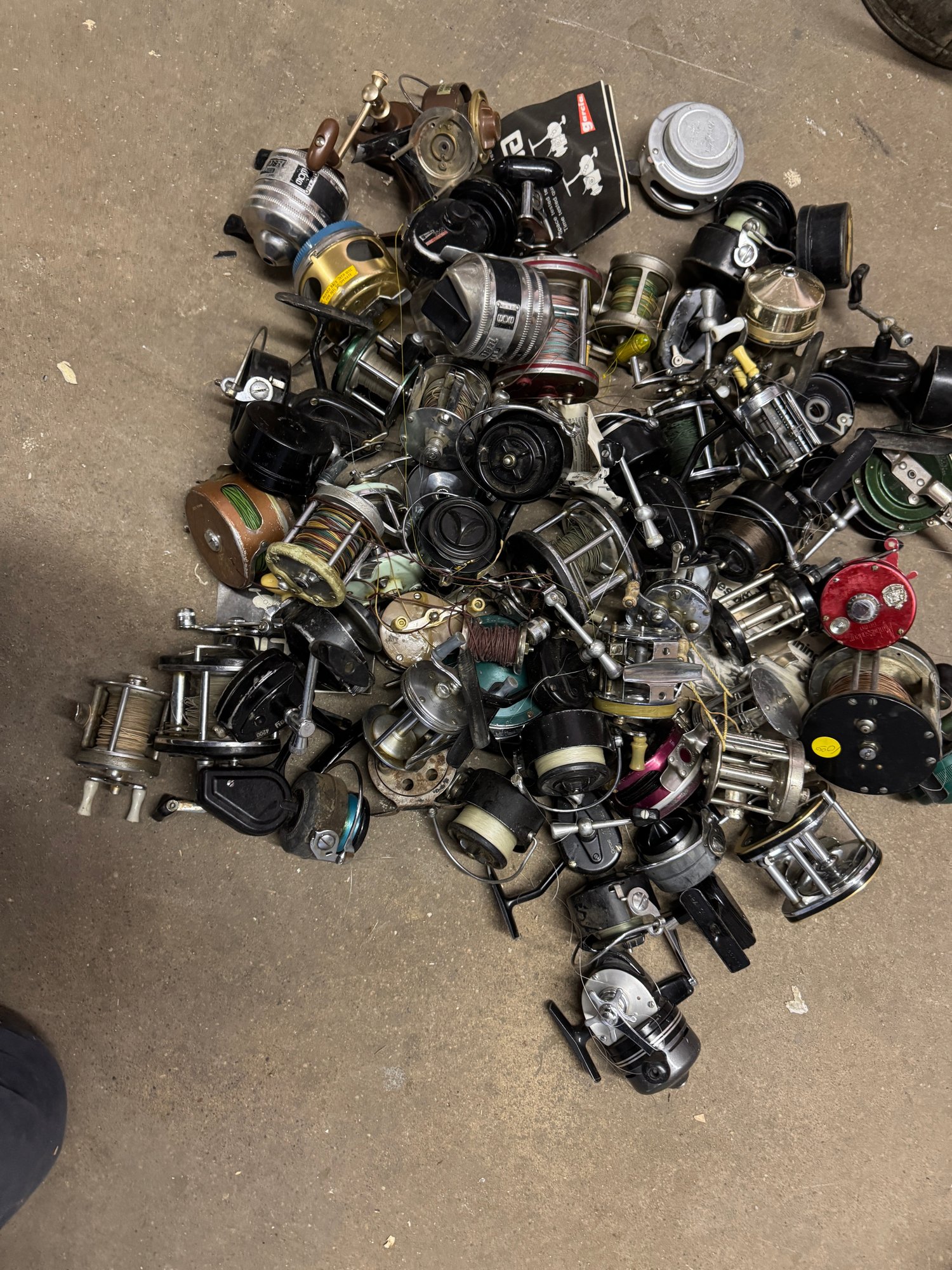 A5 Vintage Assortment Of Fishing Reels #12870 | Auctionninja.com