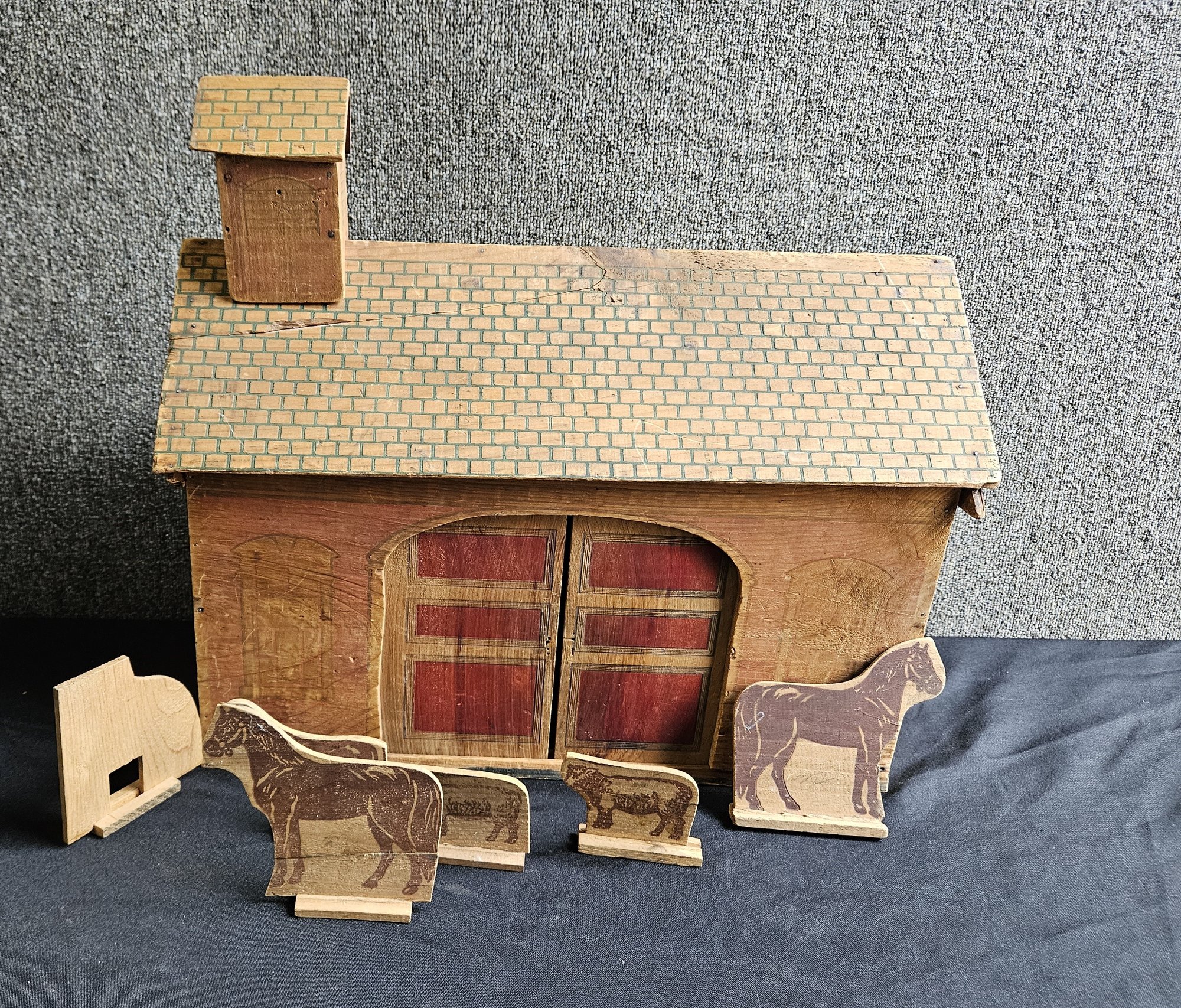 B127 - Wood Toy Barn With Animal Cutouts - 19.5x10x16 - LOCAL PICKUP ...
