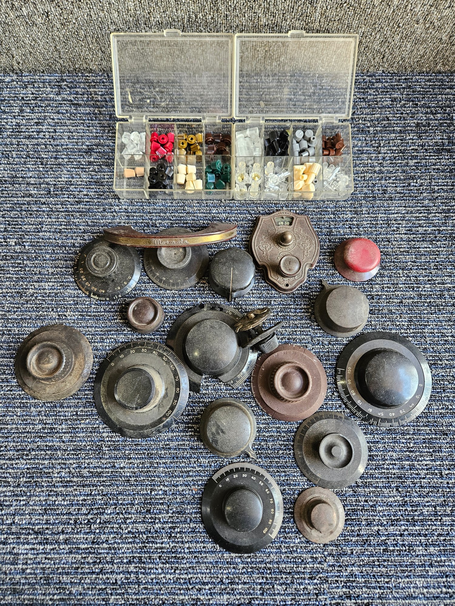 A241 - Vintage And Antique Radio Knobs Lot #1 - Various Sizes #14585 ...