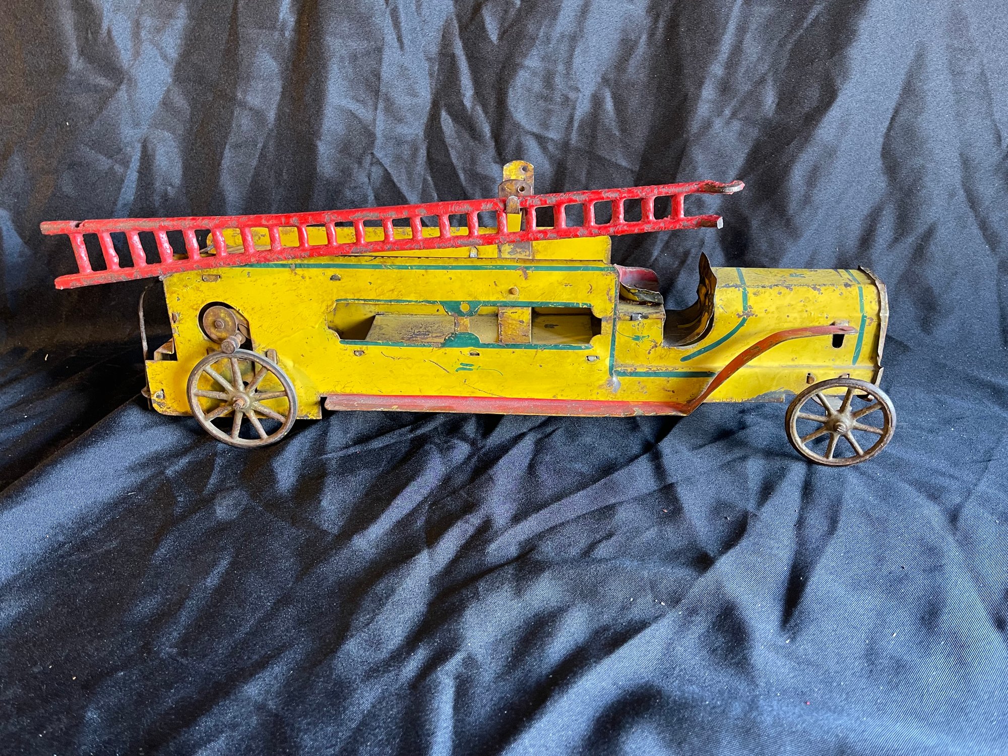 A49 Early Tin Fire 20" Fire Truck #10007 | Auctionninja.com