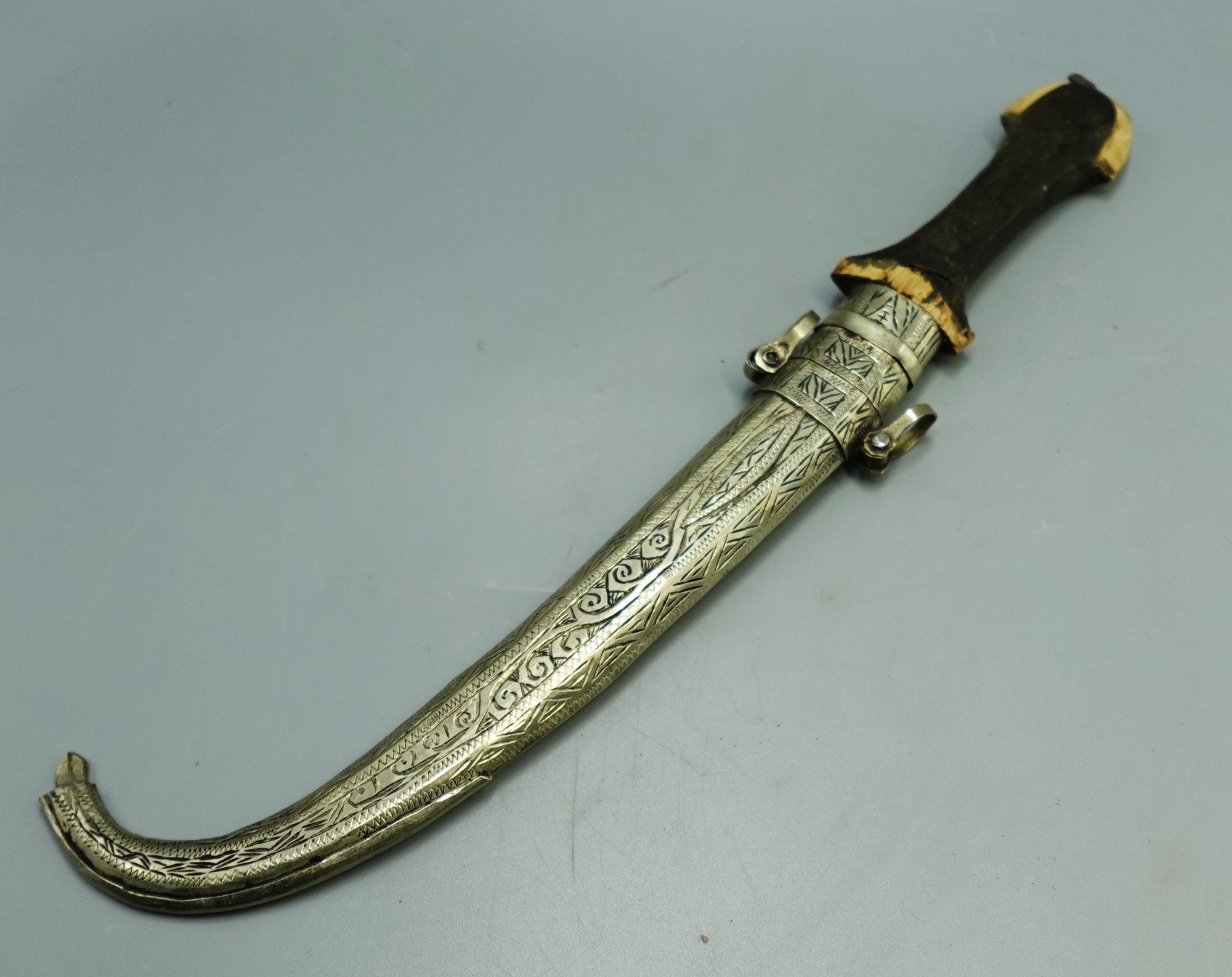 VINTAGE MIDDLE EASTERN ARABIAN DAGGER #2423 | Auctionninja.com