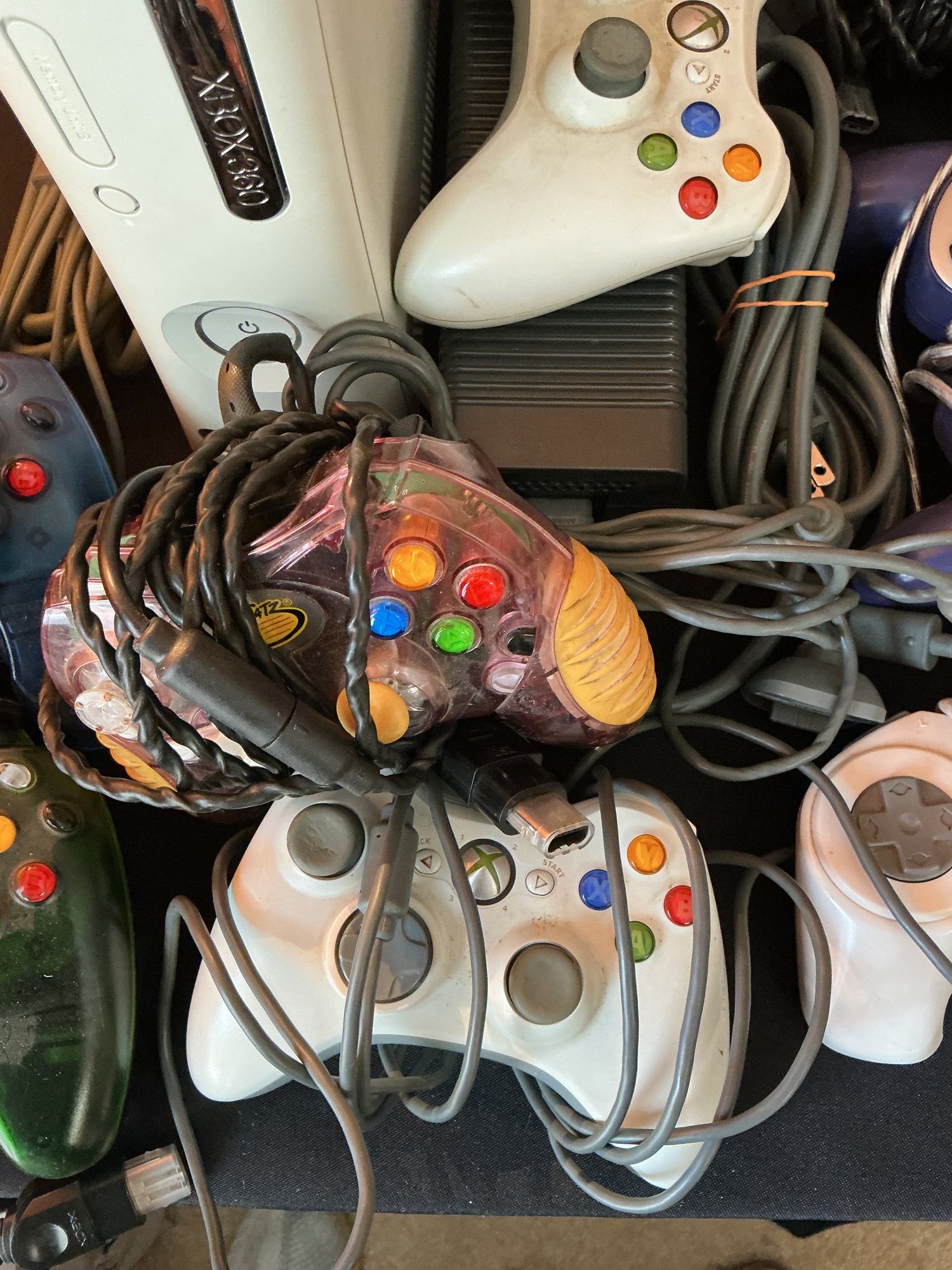 Video Game Consoles & Controllers Lot #2799 | Auctionninja.com