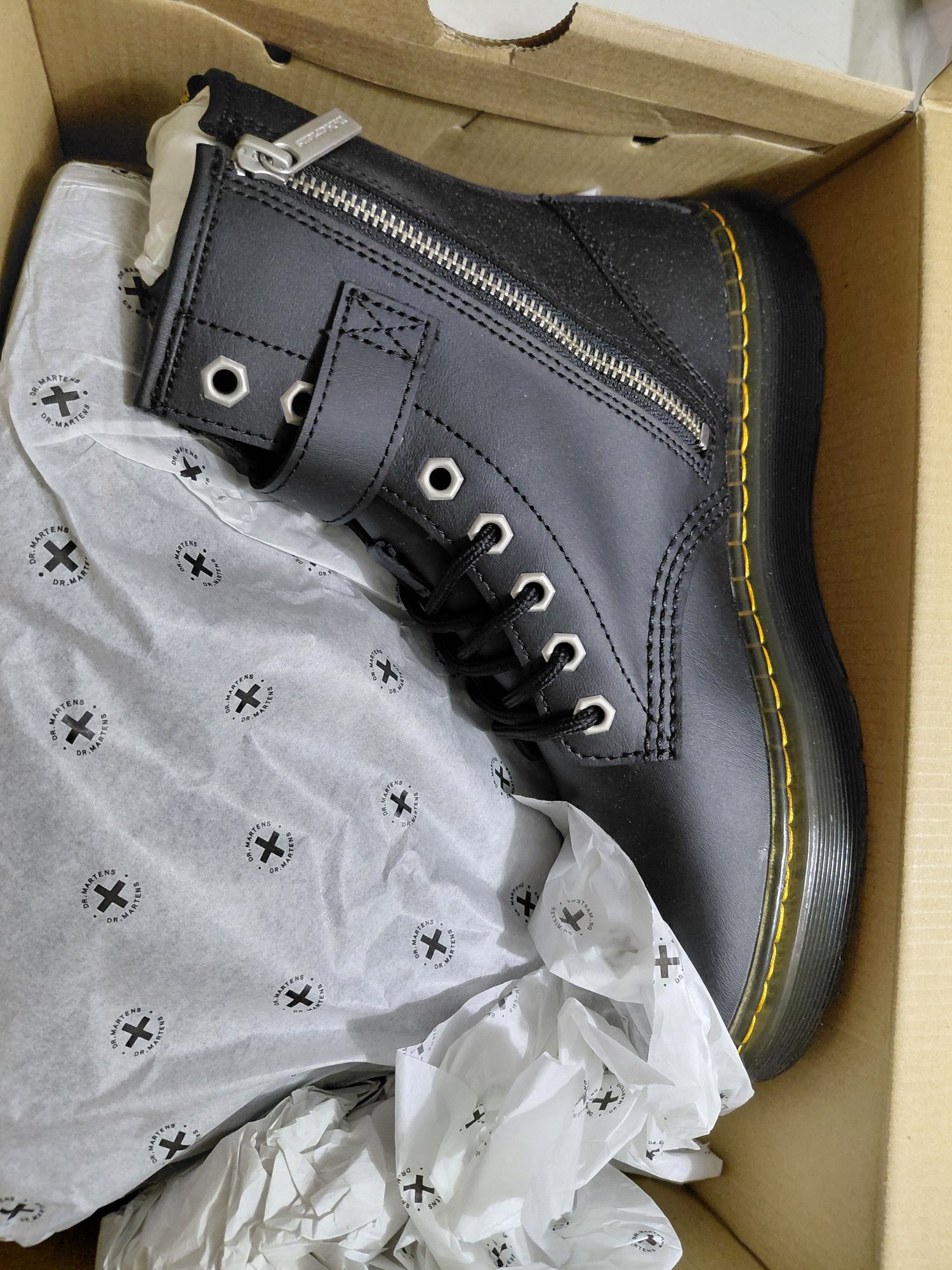 Doc Martin Zavala Boots- NIB #37672 | Auctionninja.com
