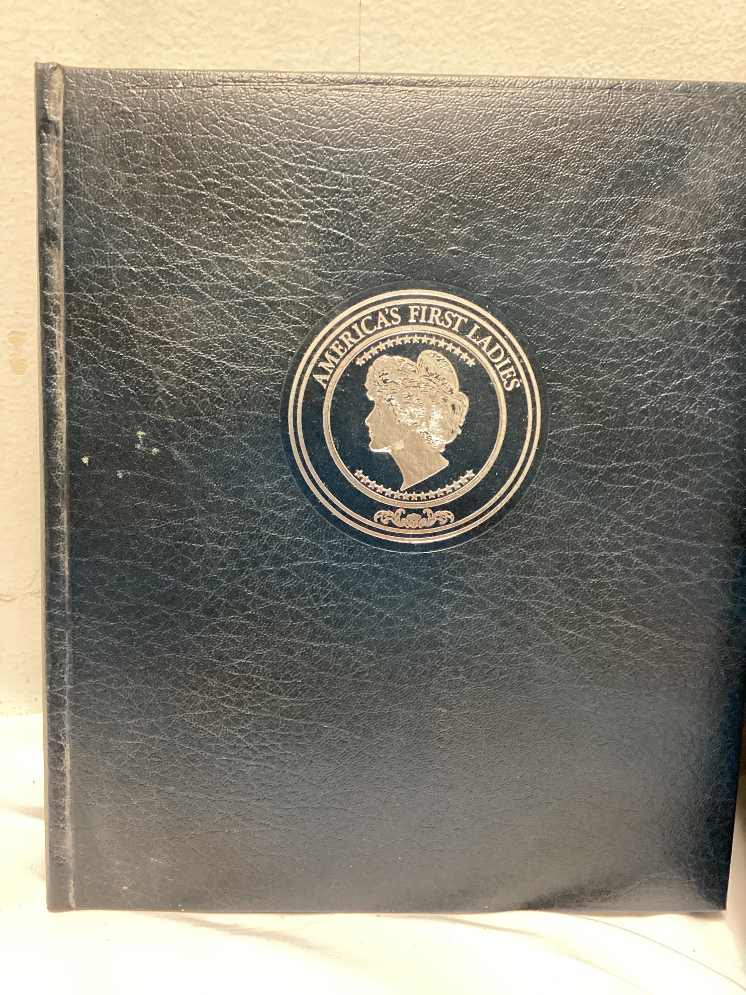 America's First Ladies First Day Cover Album #35871 | Auctionninja.com