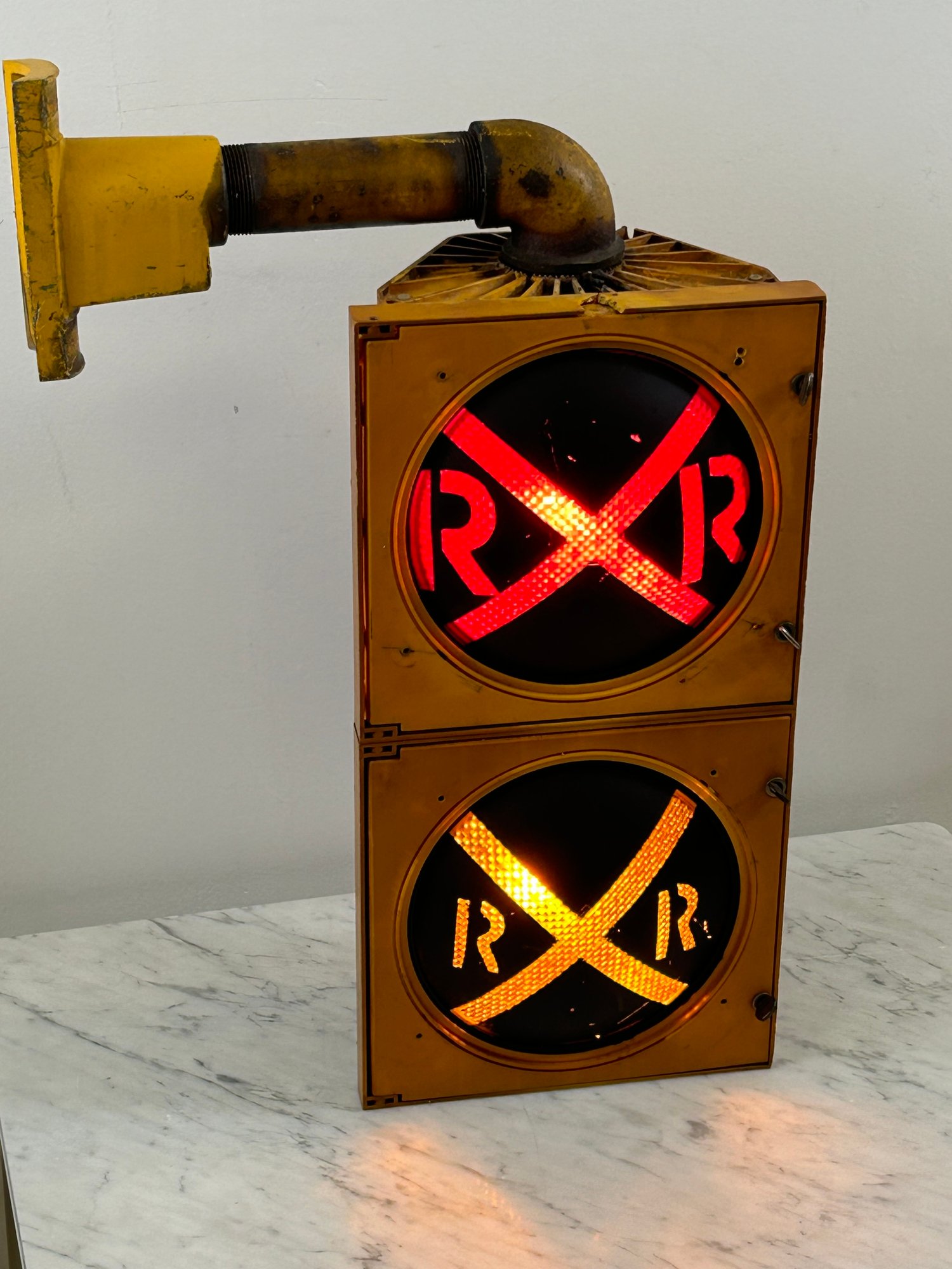 Vintage Railroad Stop Light #6835 | Auctionninja.com