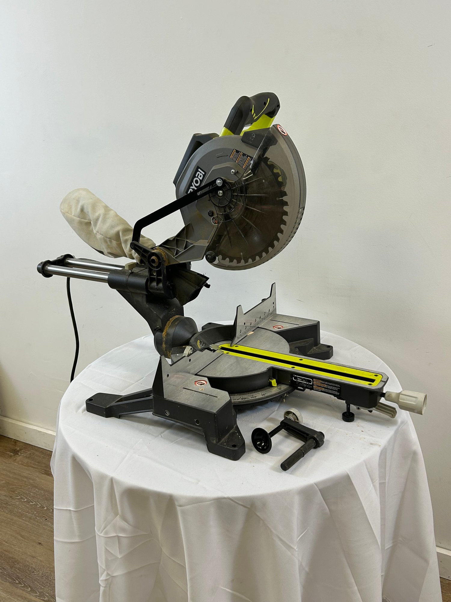 15 Amp 10 Inch Sliding Compound Miter Saw #6970 | Auctionninja.com