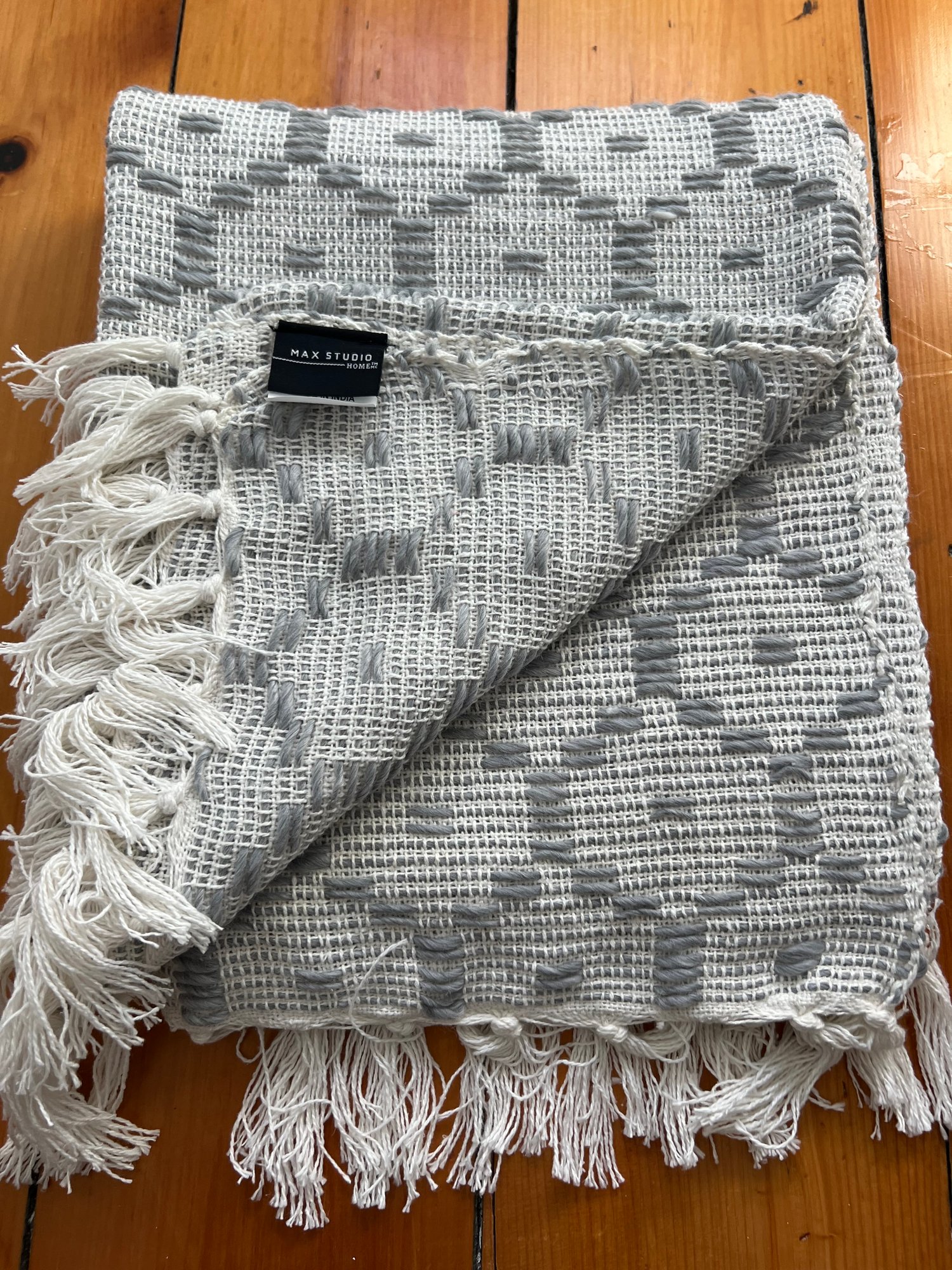 Max Studio Home Grey And White Woven Blanket #8300 | Auctionninja.com