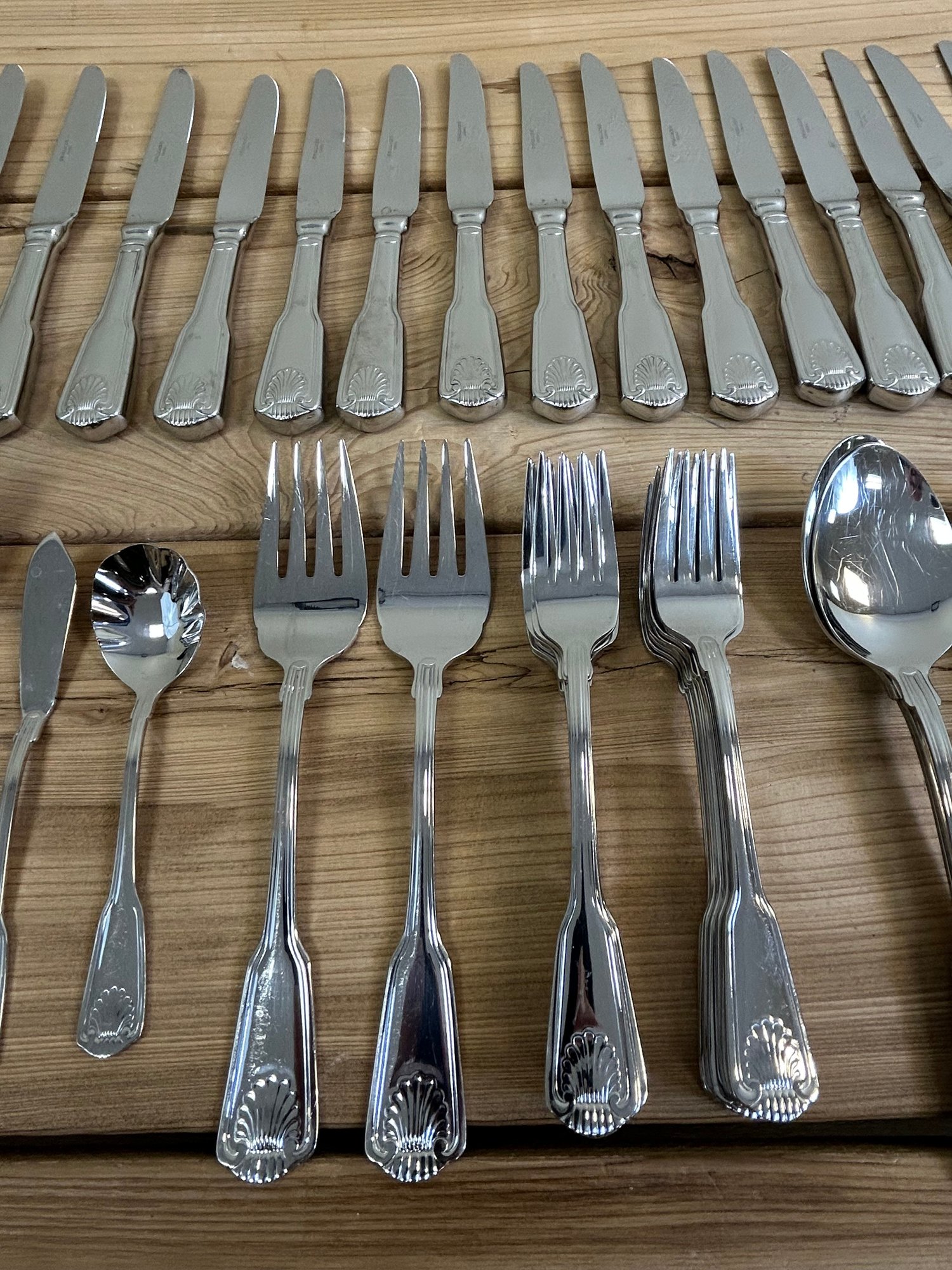 106 Piece Wallace Silverware Set #11711 | Auctionninja.com