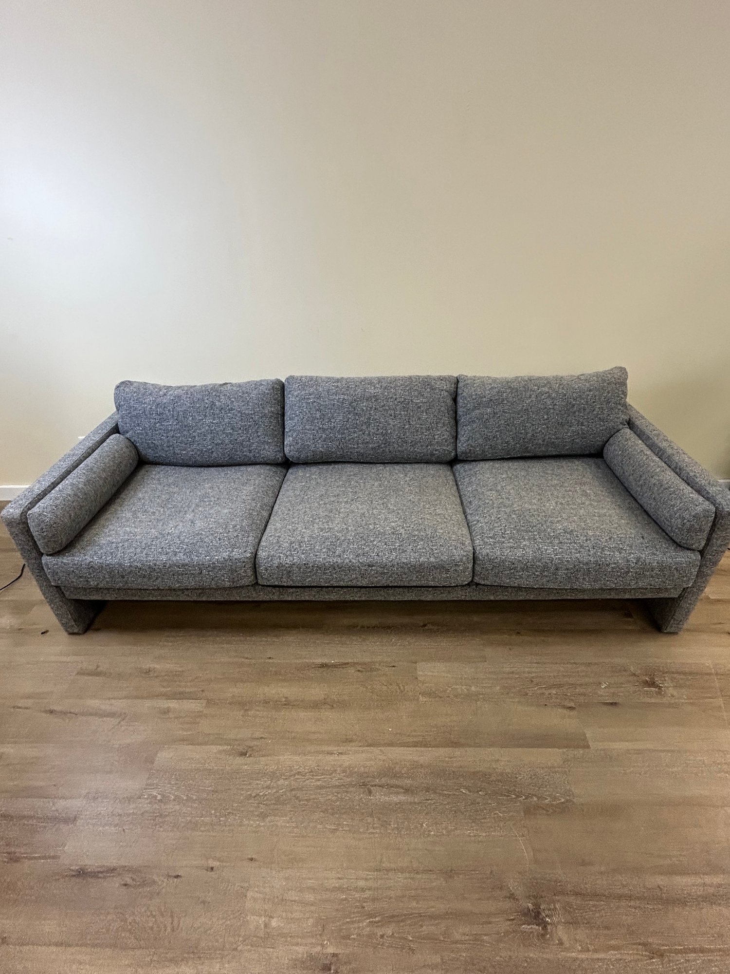 Gus Grey Sofa #12433 | Auctionninja.com