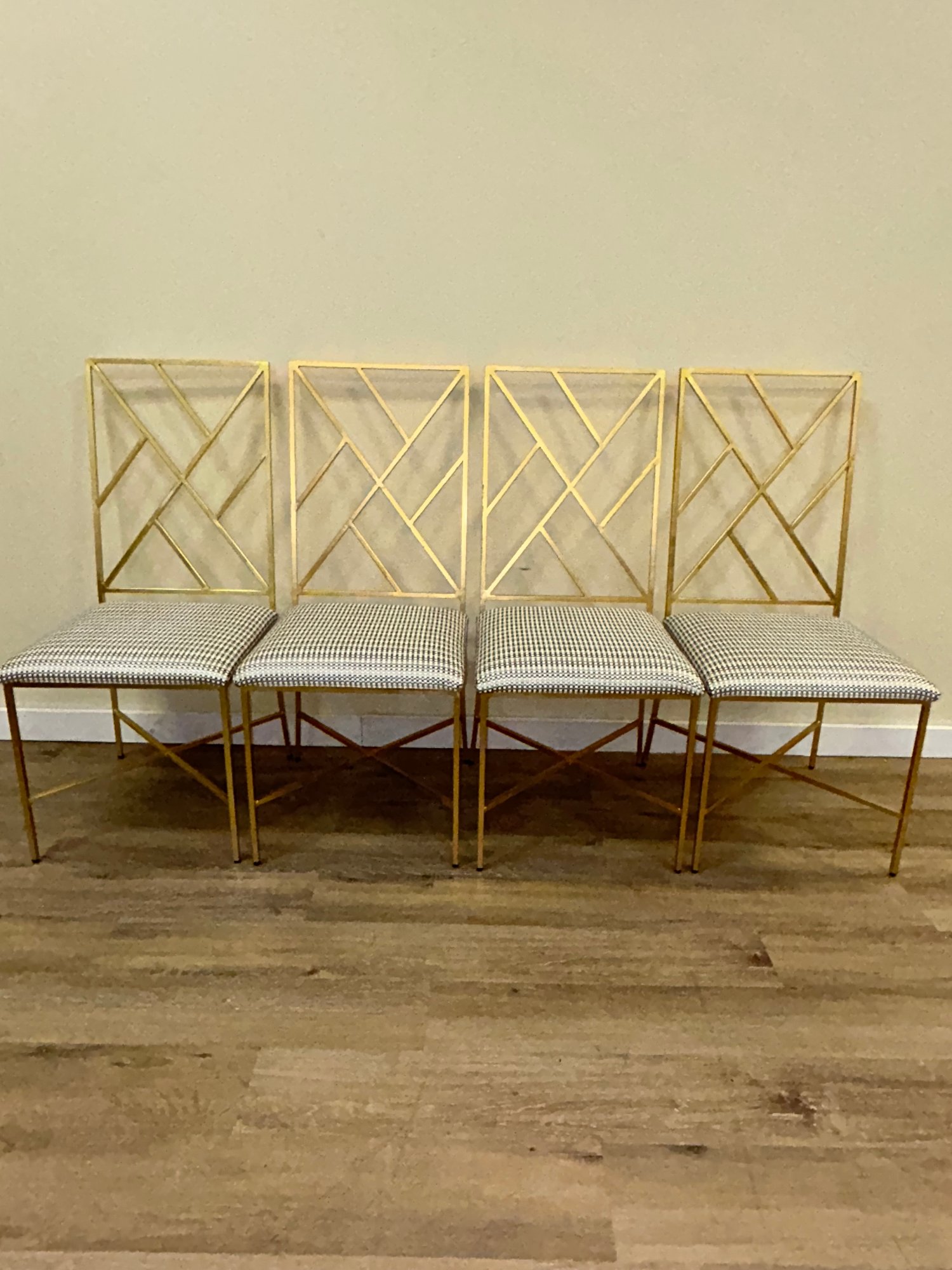 Set Of 4 Gold Leaf Fretwork Back Dining Chairs #12790 | Auctionninja.com