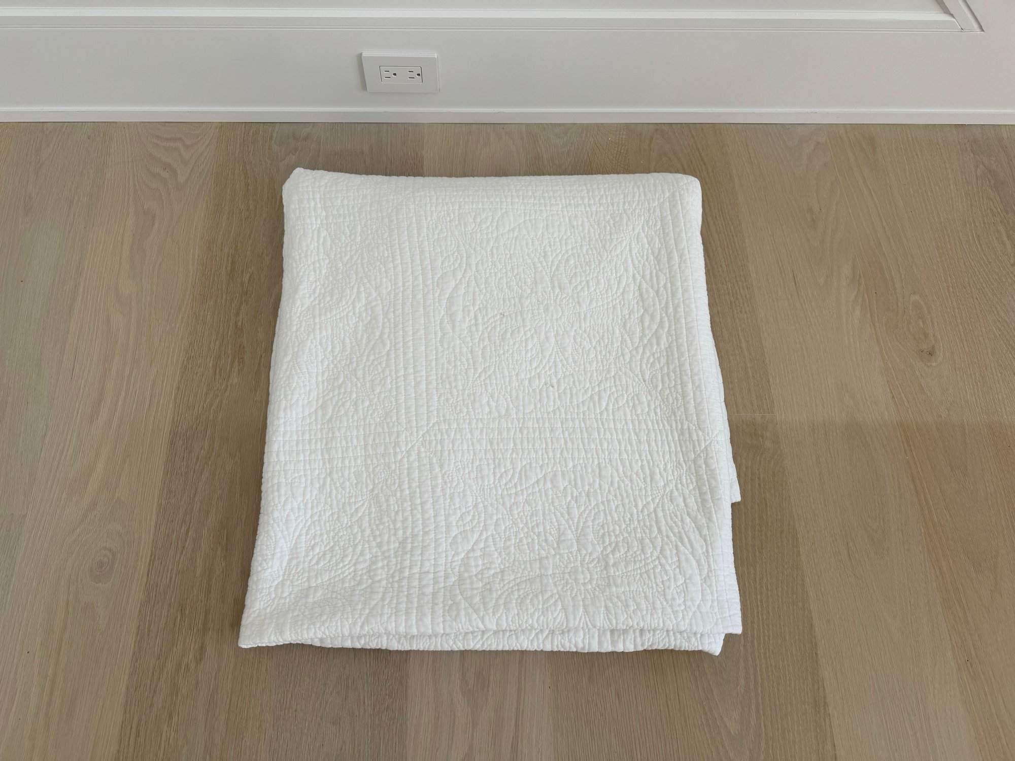 Crop And Barrow Full/queen Cream Colored Quilt #4144 | Auctionninja.com