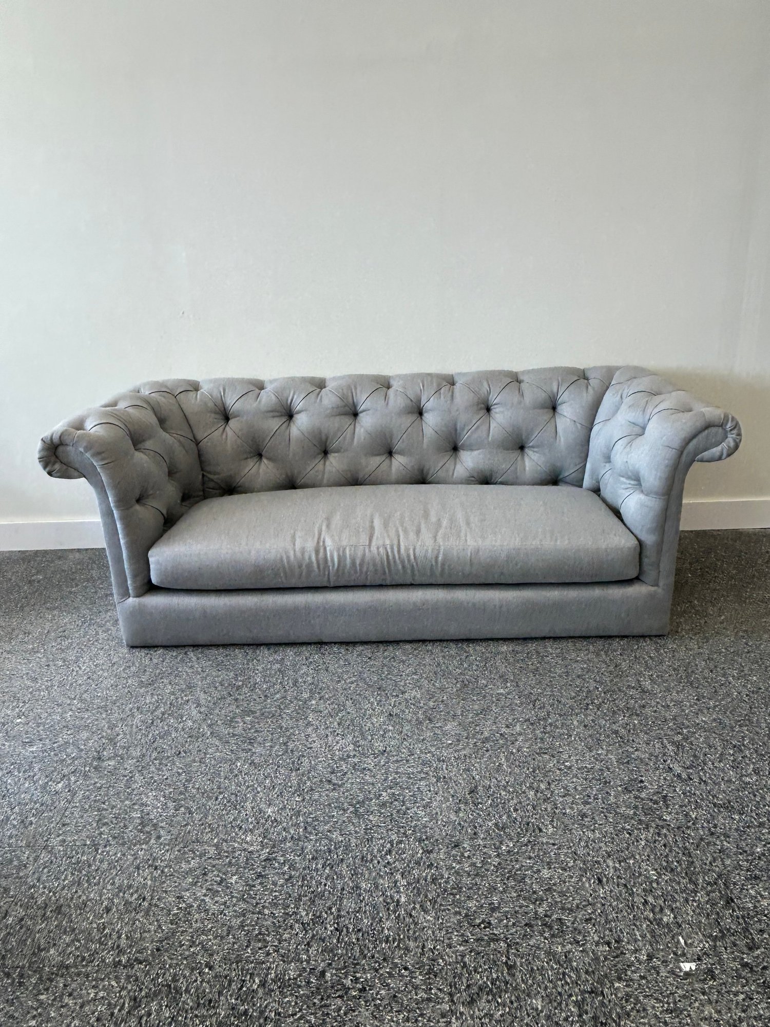Gray Chesterfield Sofa #16616 | Auctionninja.com