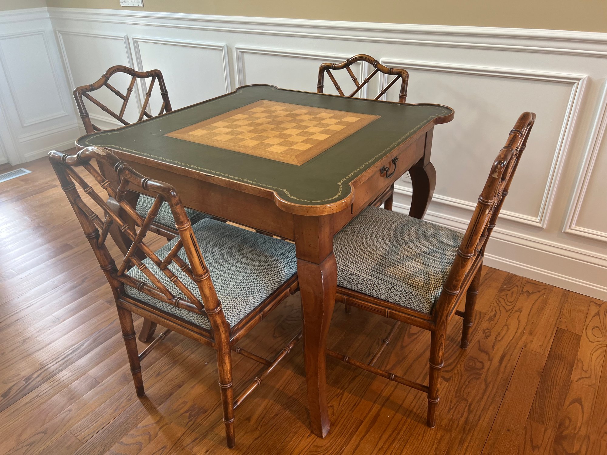 Leather Top Game Table And Four Chairs #5875 | Auctionninja.com