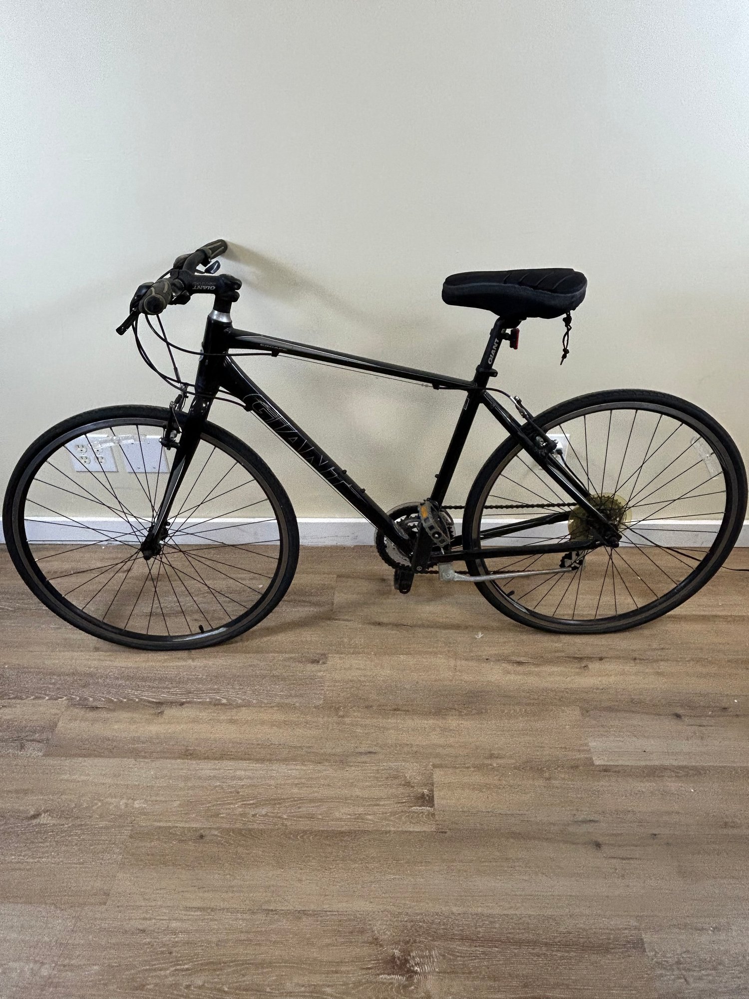 8 Speed GIANT Bicycle #9994 | Auctionninja.com