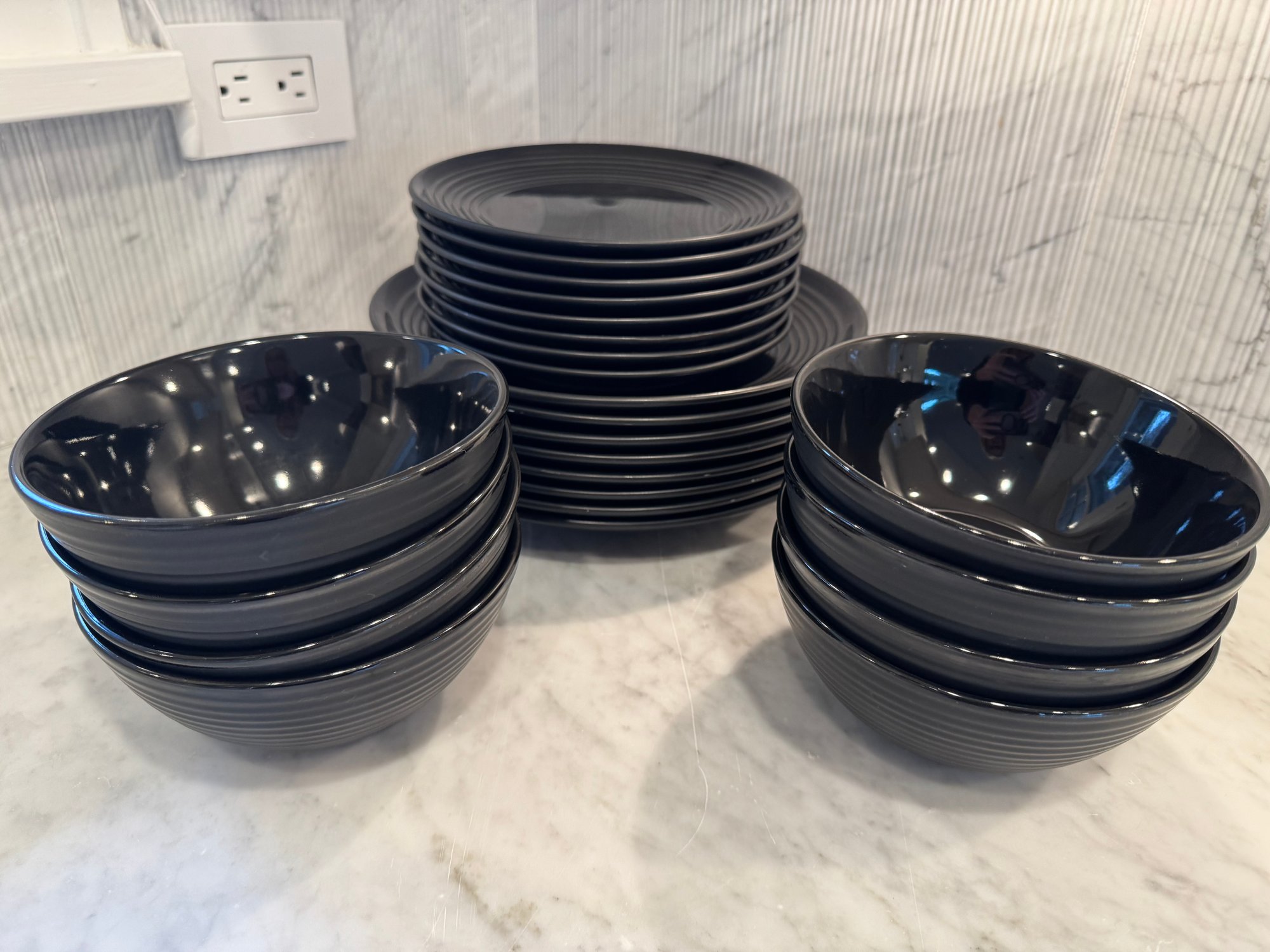 24 Piece Soho Living Black Plate And Bowl Set #12705 | Auctionninja.com
