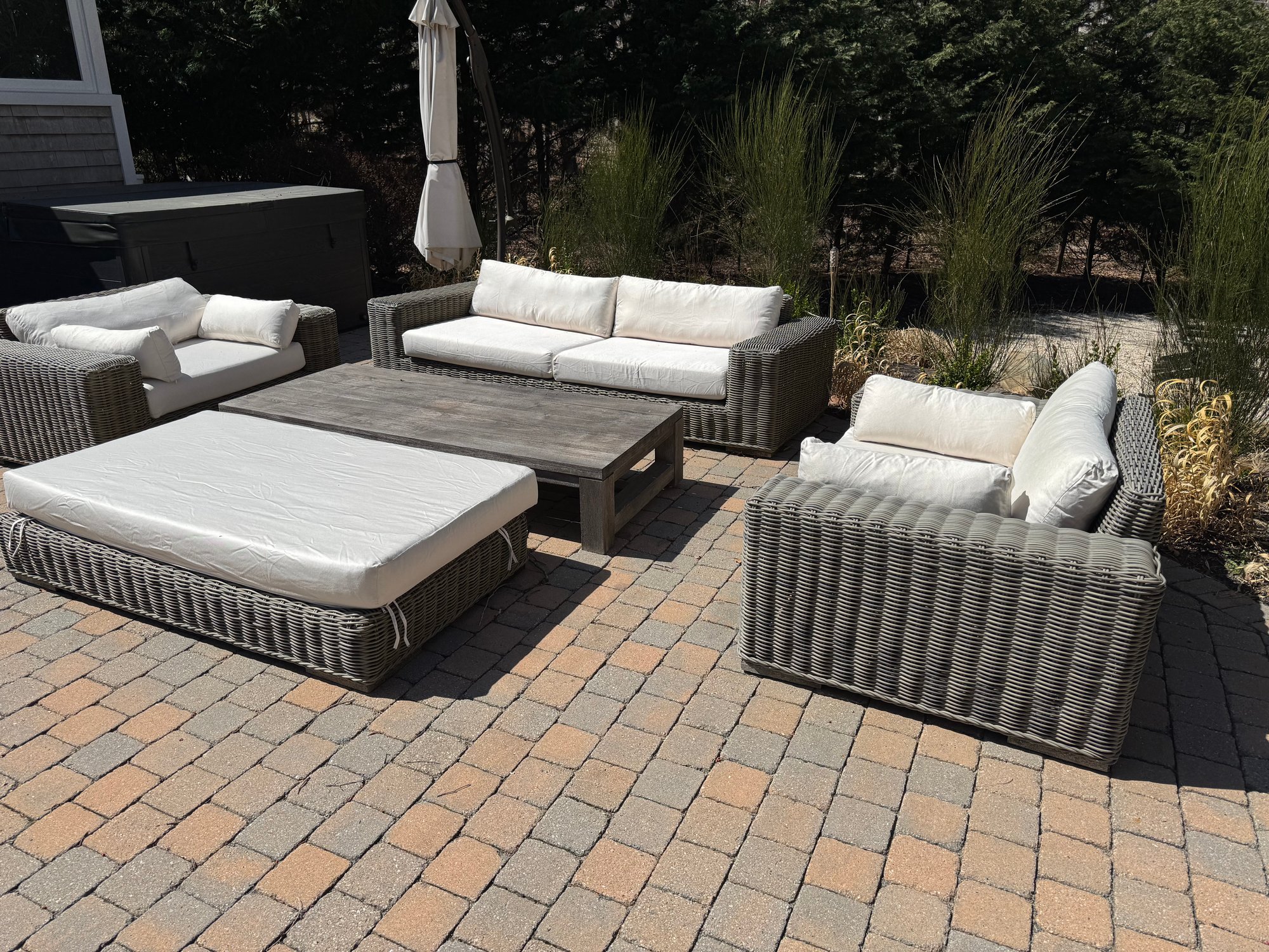 Restoration Hardware Outdoor Living Seating Set #13069 | Auctionninja.com