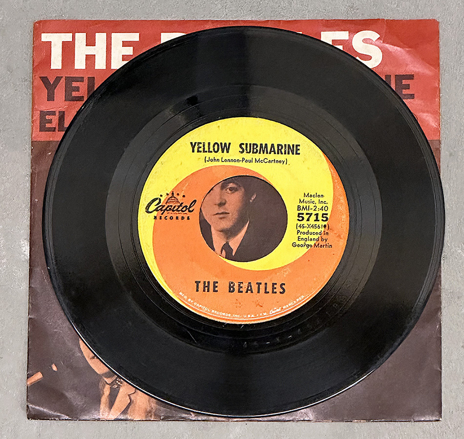 1966 The Beatles Vinyl Single - 45 Record (Yellow Submarine / Eleanor ...