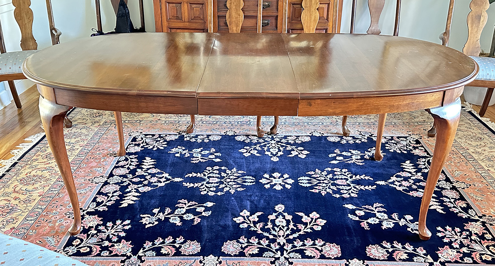 Mahogany Queen Anne Style Extendable Dining Table #18163 | Auctionninja.com