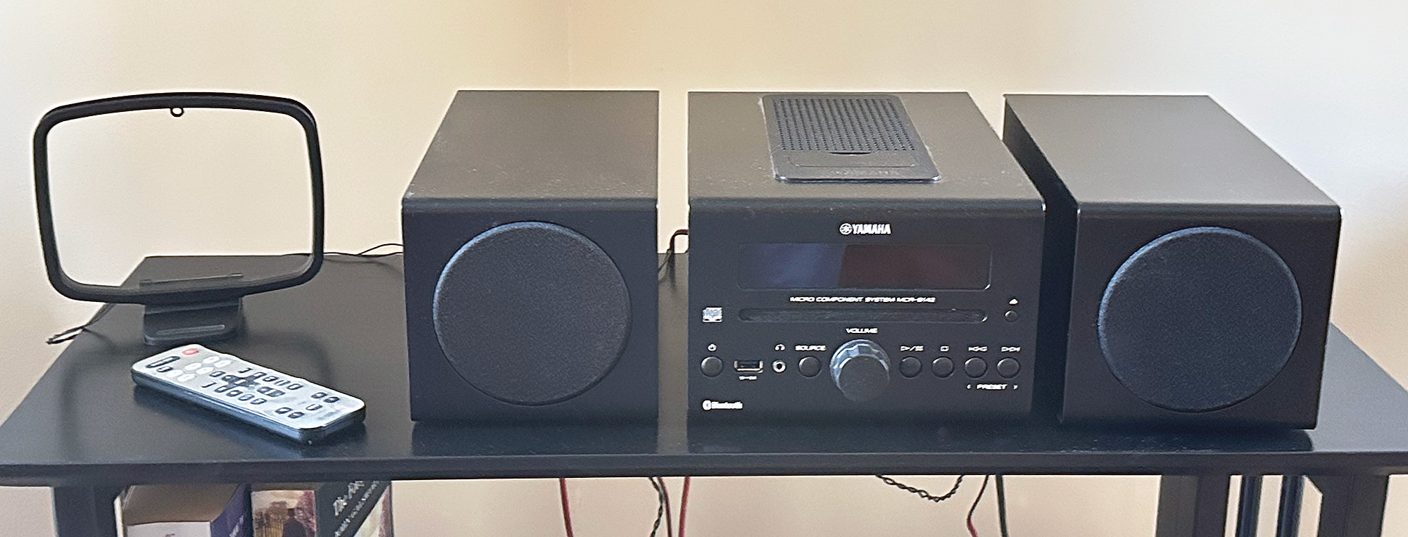 Yamaha MCR-B142 Micro Component System - CD Player / Iphone-Ipod Cradle ...