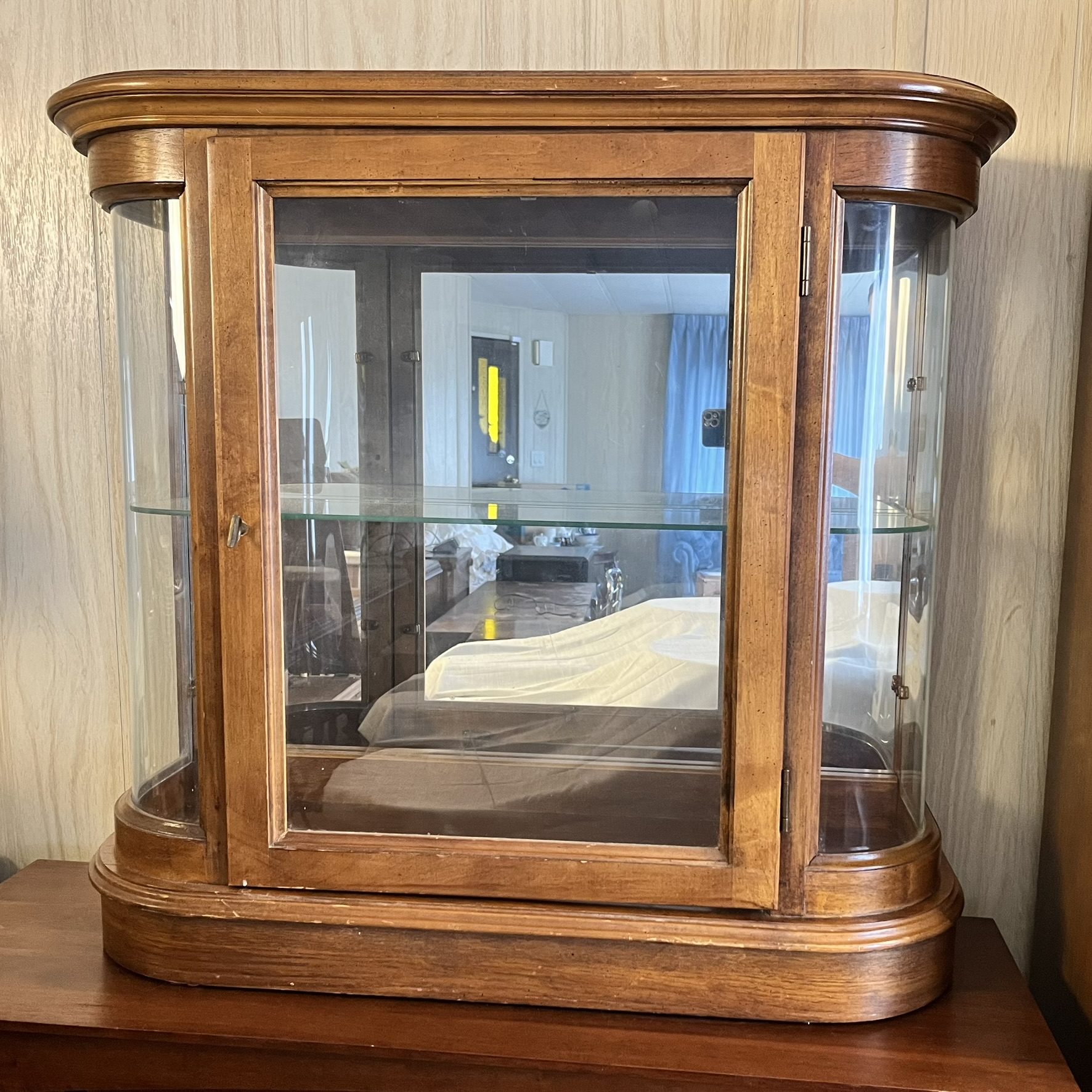 Vintage PULANSKI Curio Cabinet #1355 | Auctionninja.com