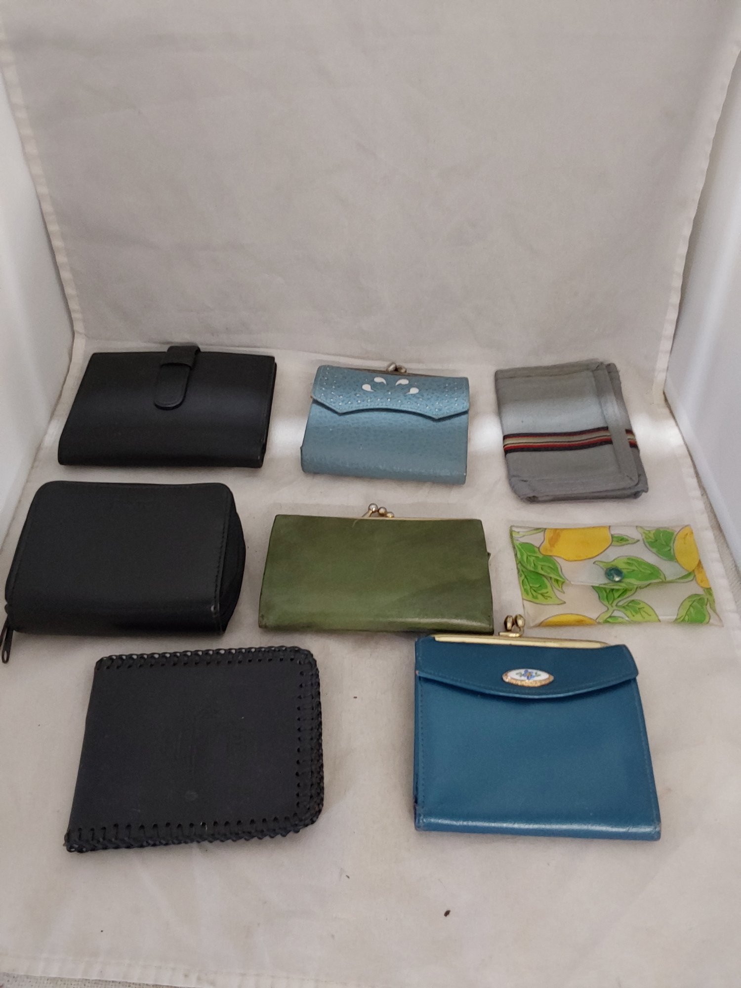 Lot Of Wallets And Change Purses #9267 | Auctionninja.com